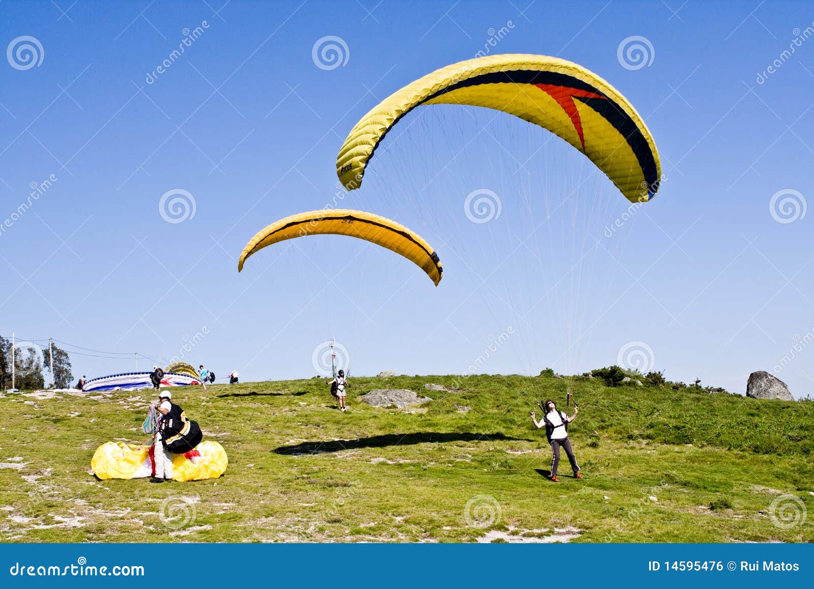 Paragliding editorial photo. Image of athlete, hobby - 14595476