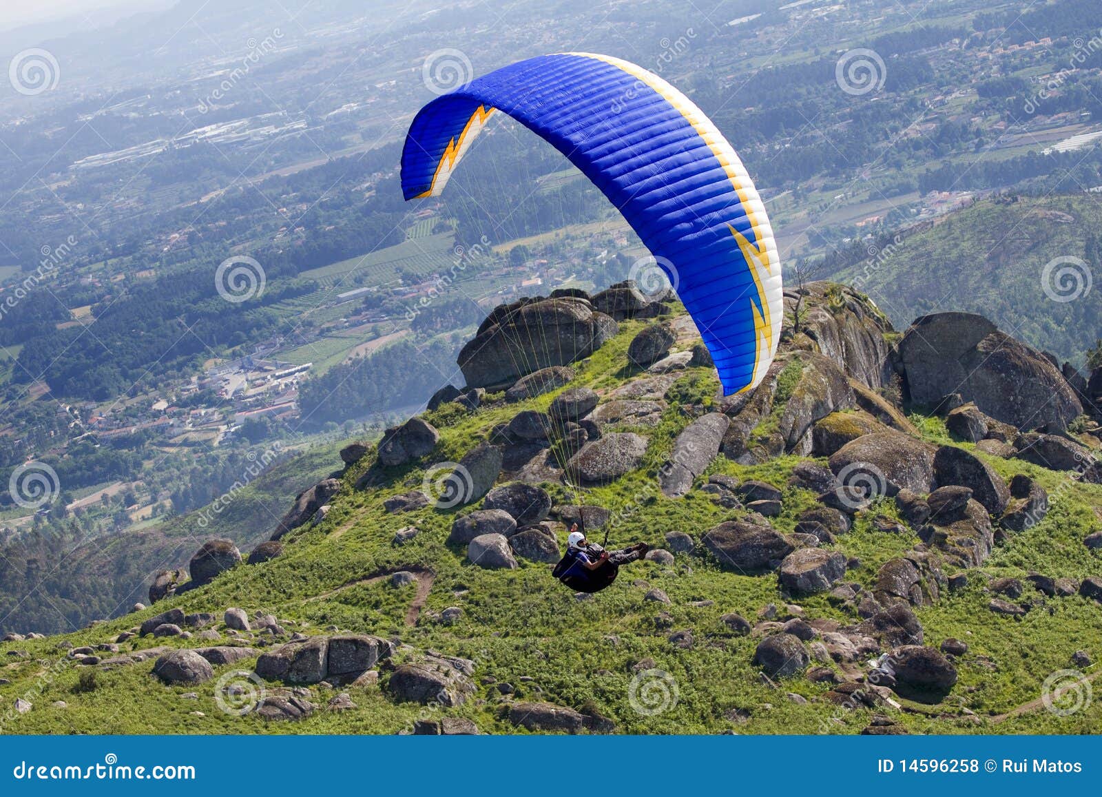 Paragliding editorial stock photo. Image of hill, competitive - 14596258