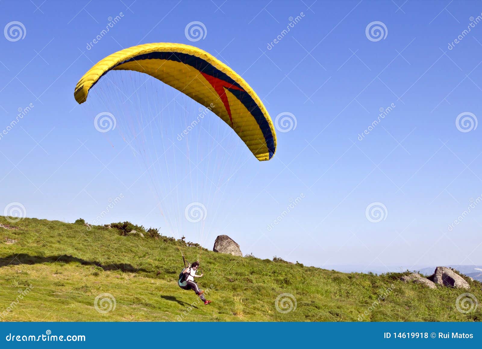 Paragliding editorial stock photo. Image of extreme, ground - 14619918