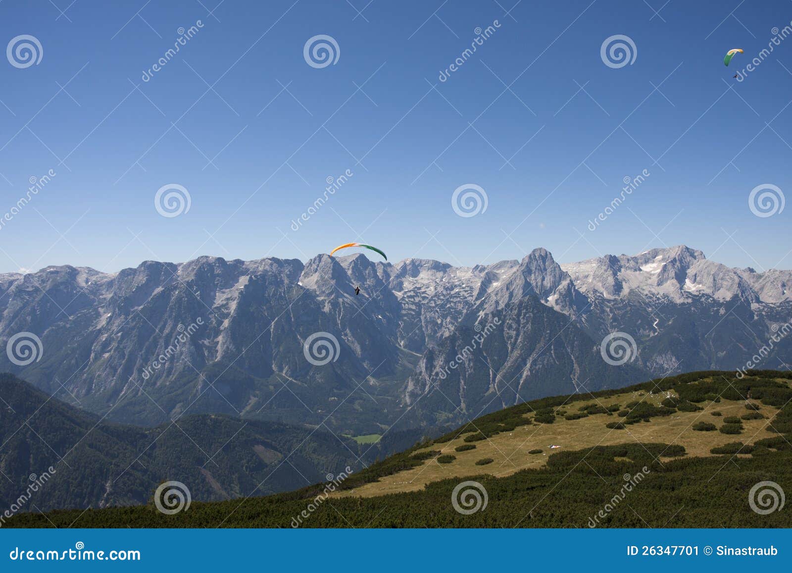 Paragliding in the Austrian Alps Stock Image - Image of horizon, hinterstoder: 26347701