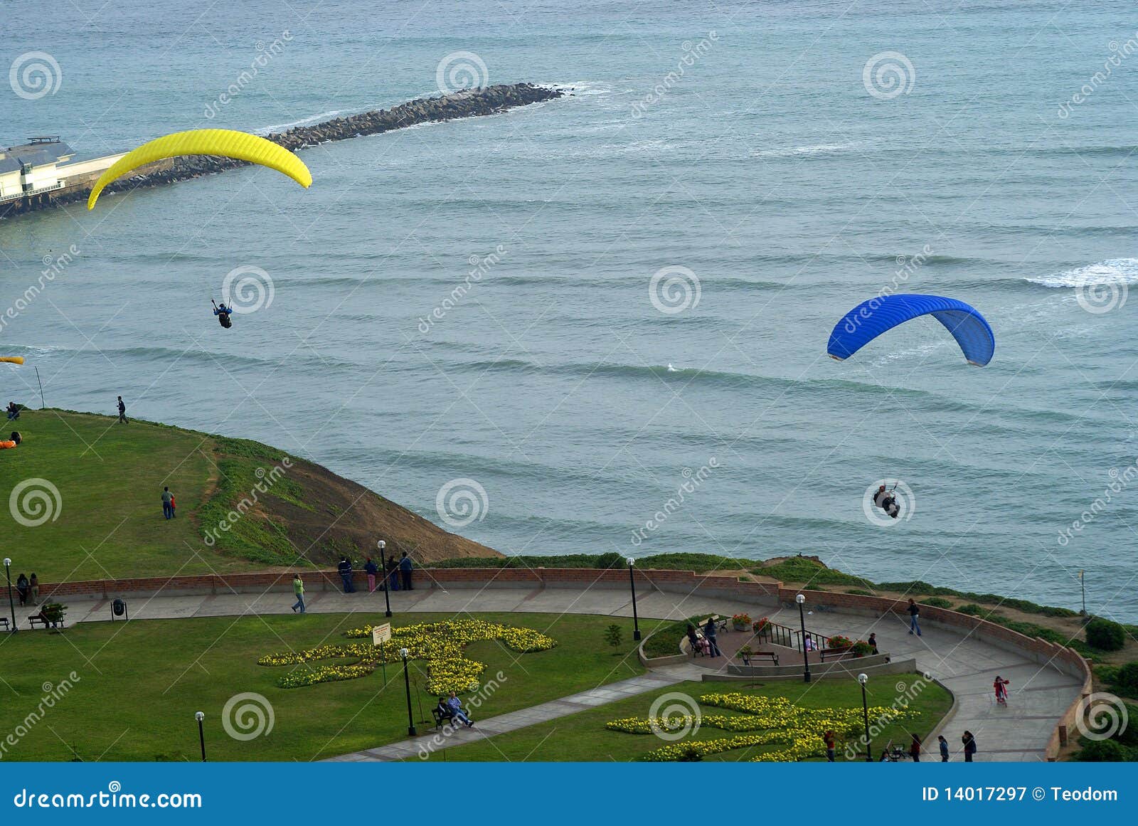 Paragliding at Miraflores Pier, Lima - Peru Editorial Photography ...