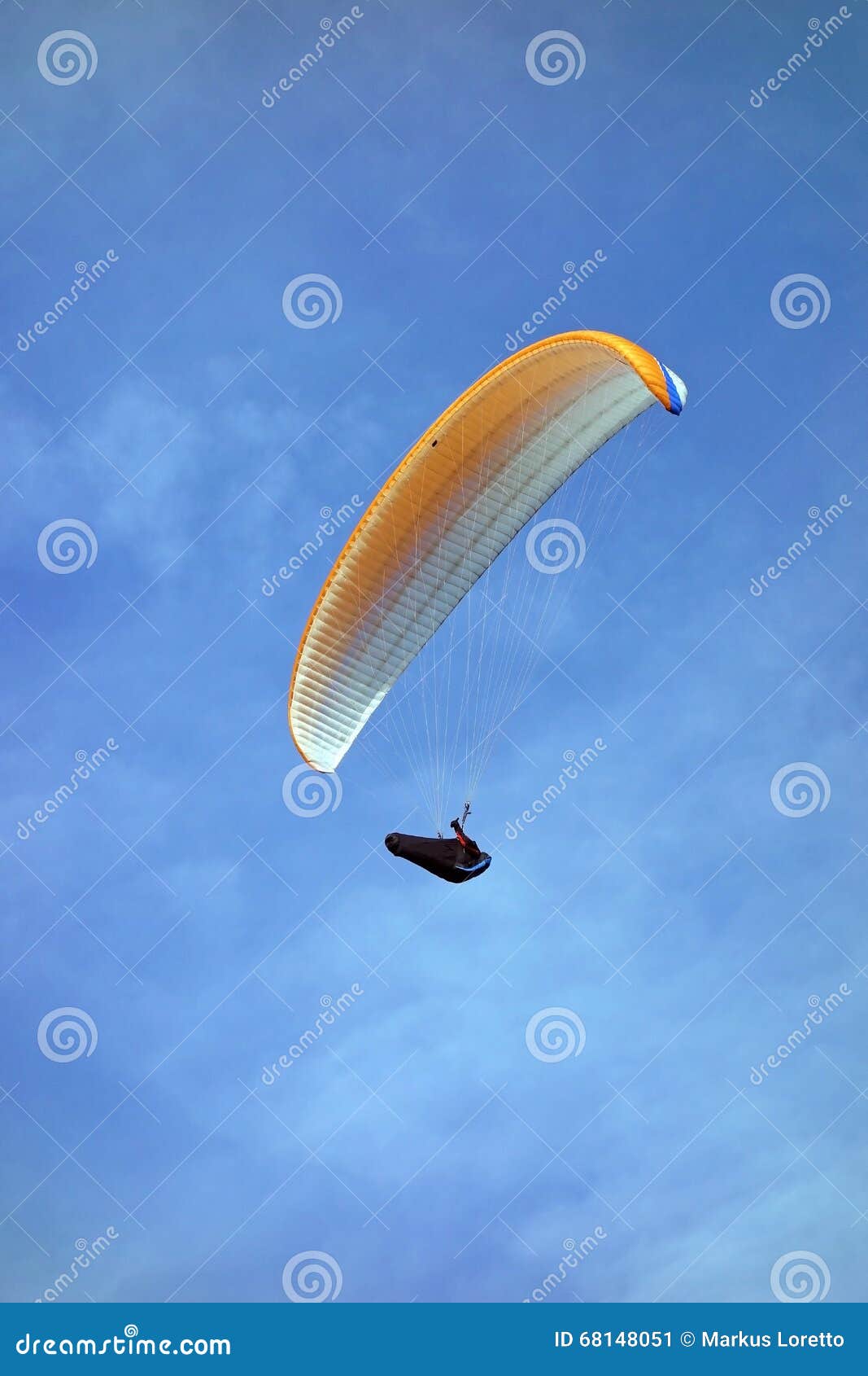 Paragliding editorial photo. Image of landscape, active - 68148051