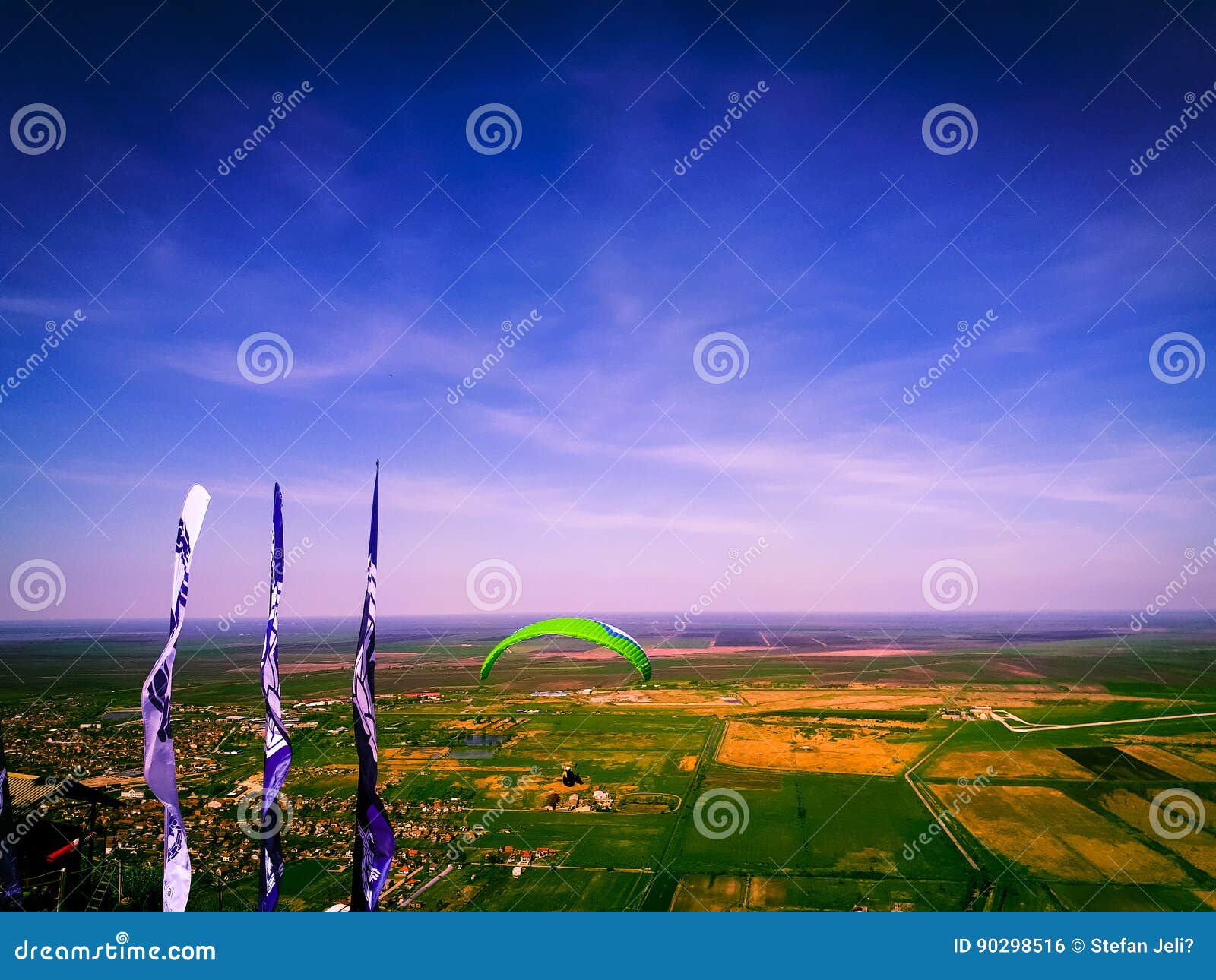 Paragliding view editorial photo. Image of sport, view - 90298516