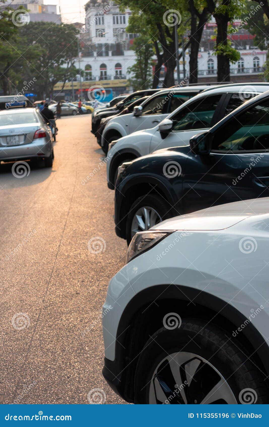 Parallel Cars Parked on the Urban Street Side Editorial Photo - Image ...