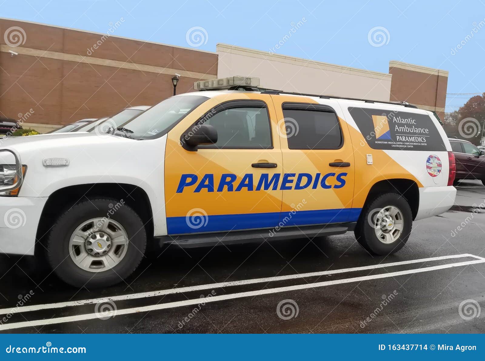 Atlantic Ambulance Paramedics Editorial Stock Image - Image of members ...