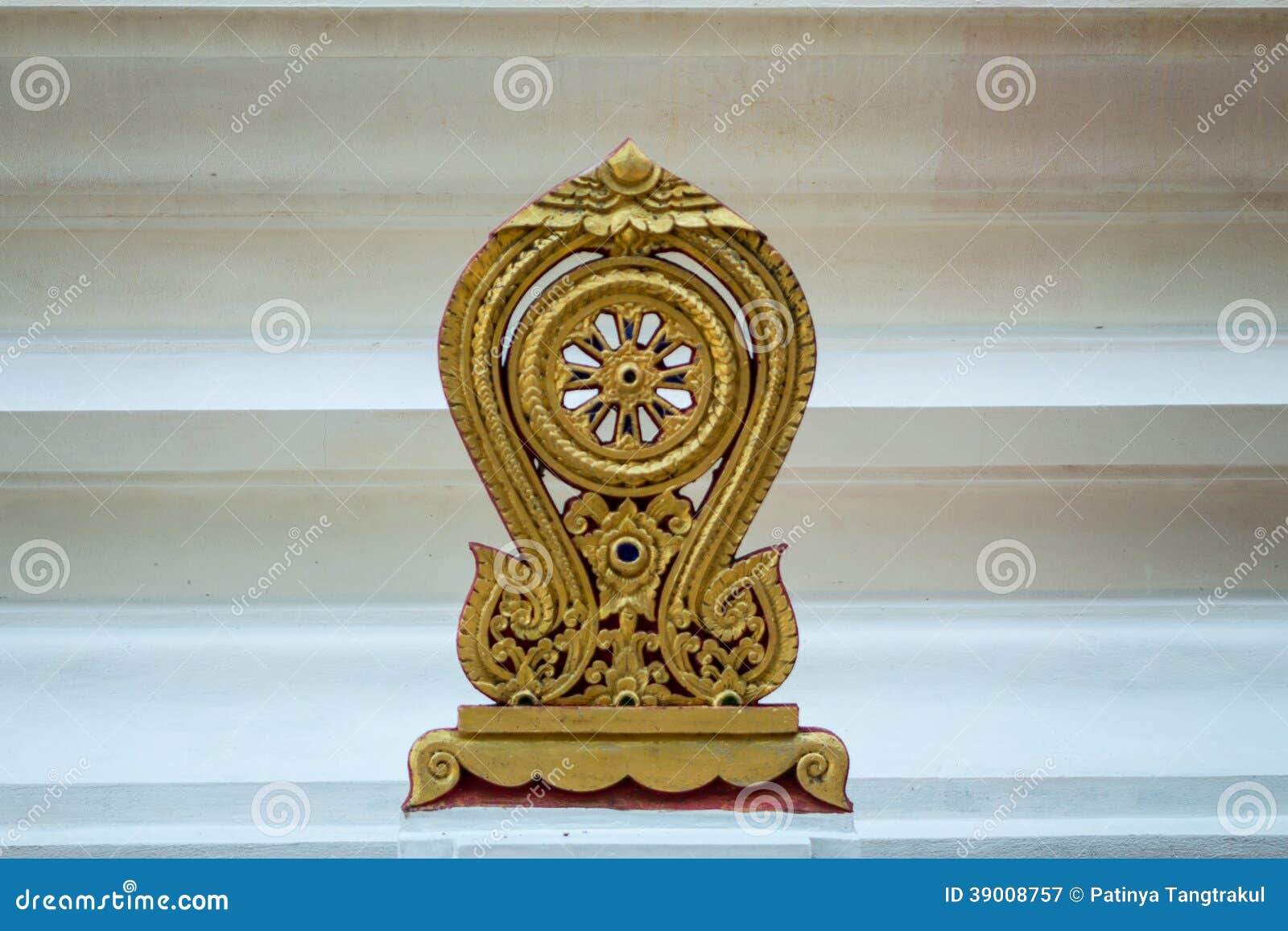 Parapeito dourado imagem de stock. Imagem de templo, tailândia - 39008757