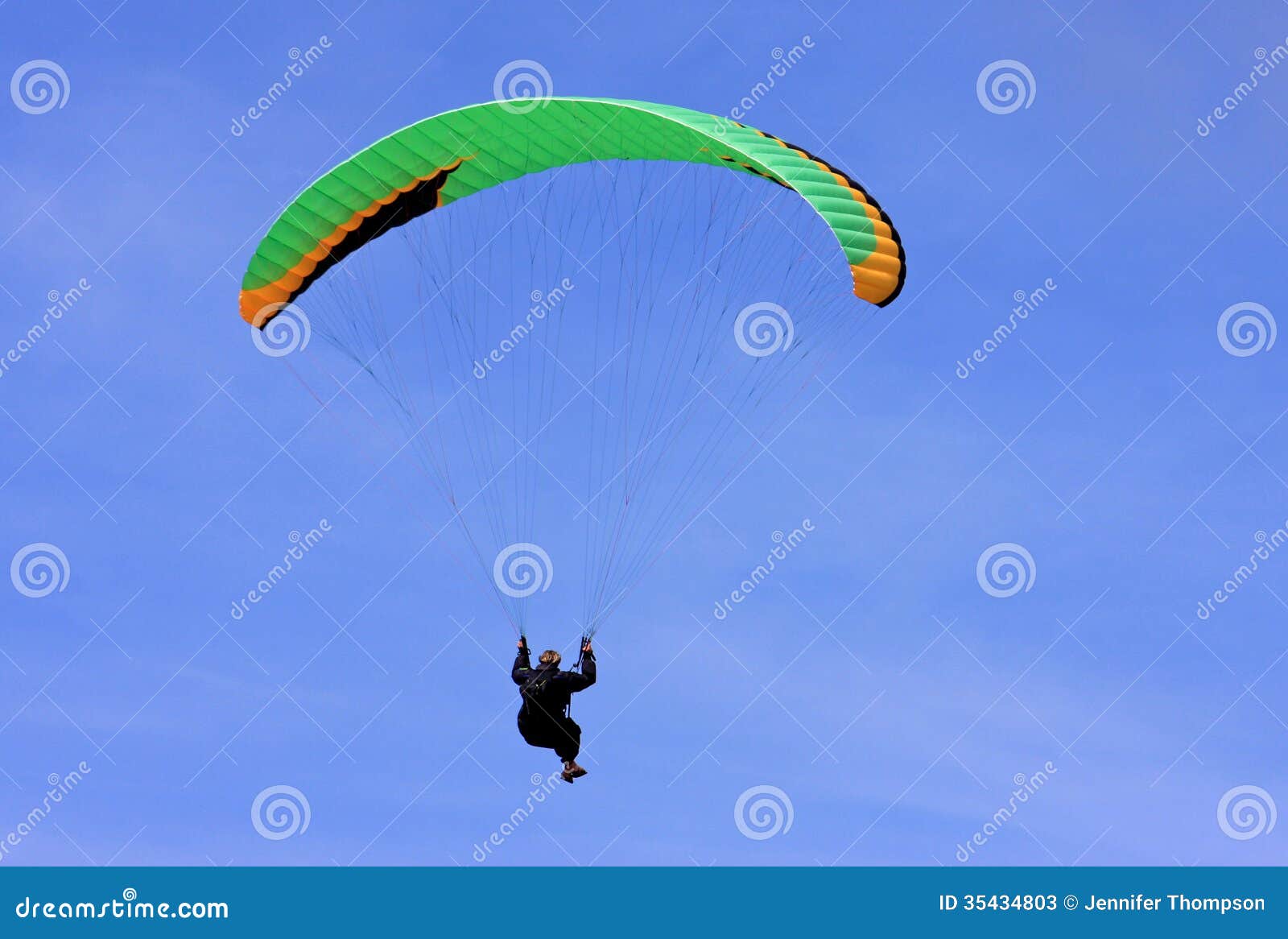 Parapentiste image stock. Image du ciel, vitesse, transport - 35434803