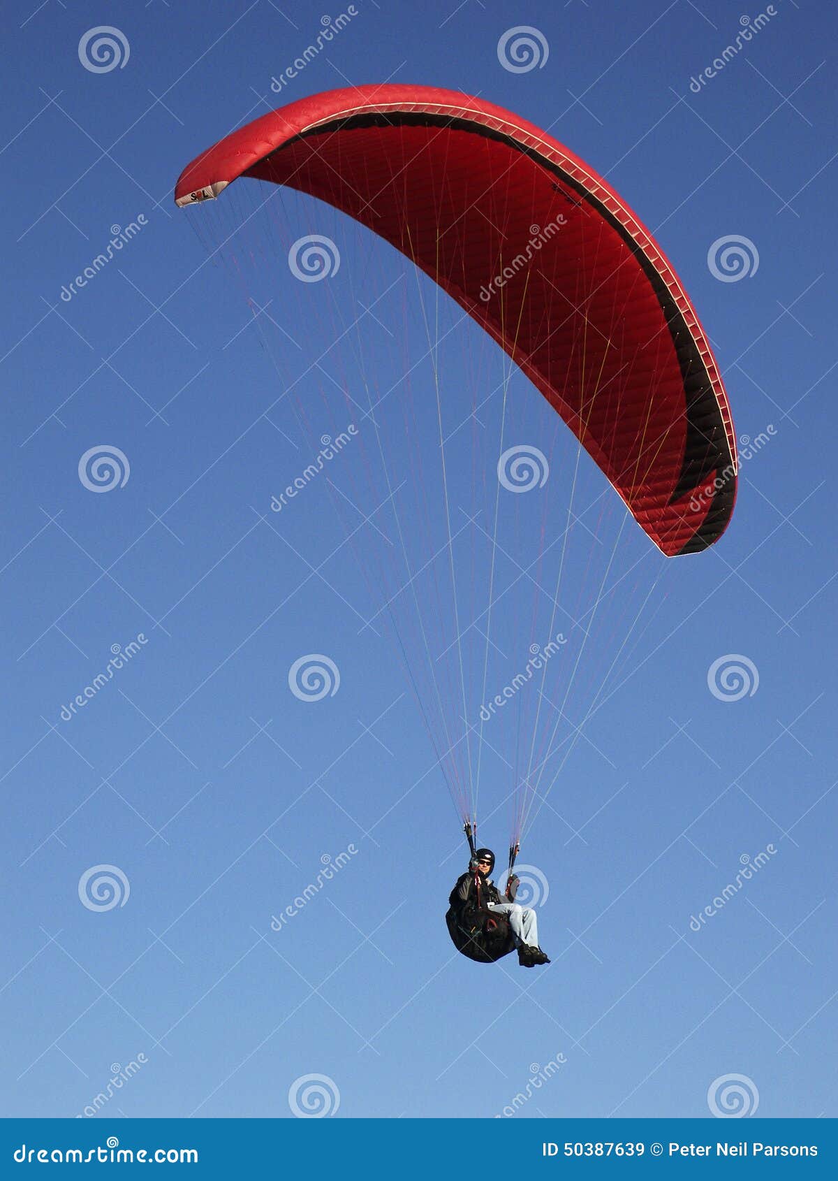 Parapentiste image stock éditorial. Image du ciel, levage - 50387639