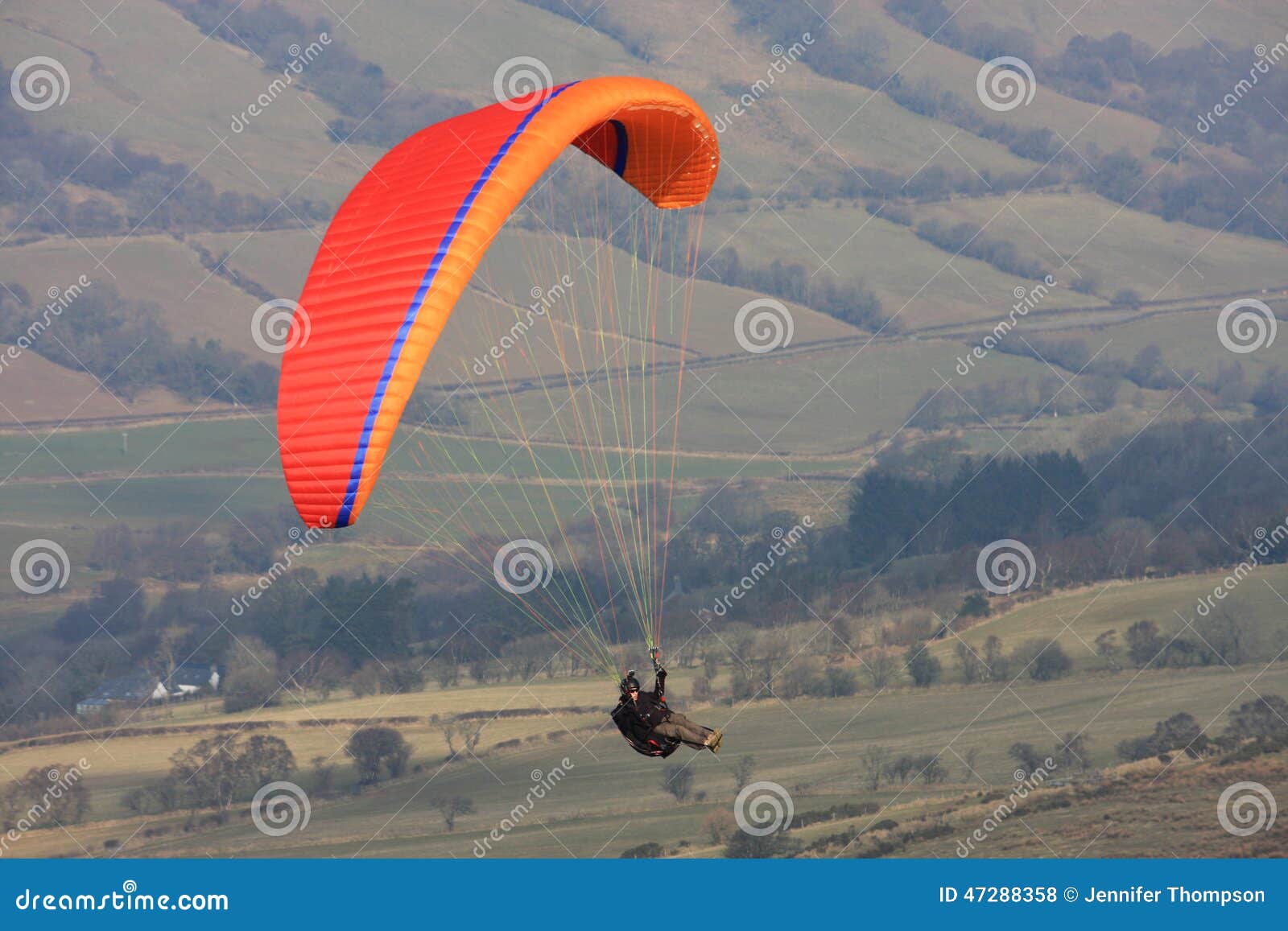 Parapentiste Dans Des Balises De Brecon Photo stock - Image du vitesse ...
