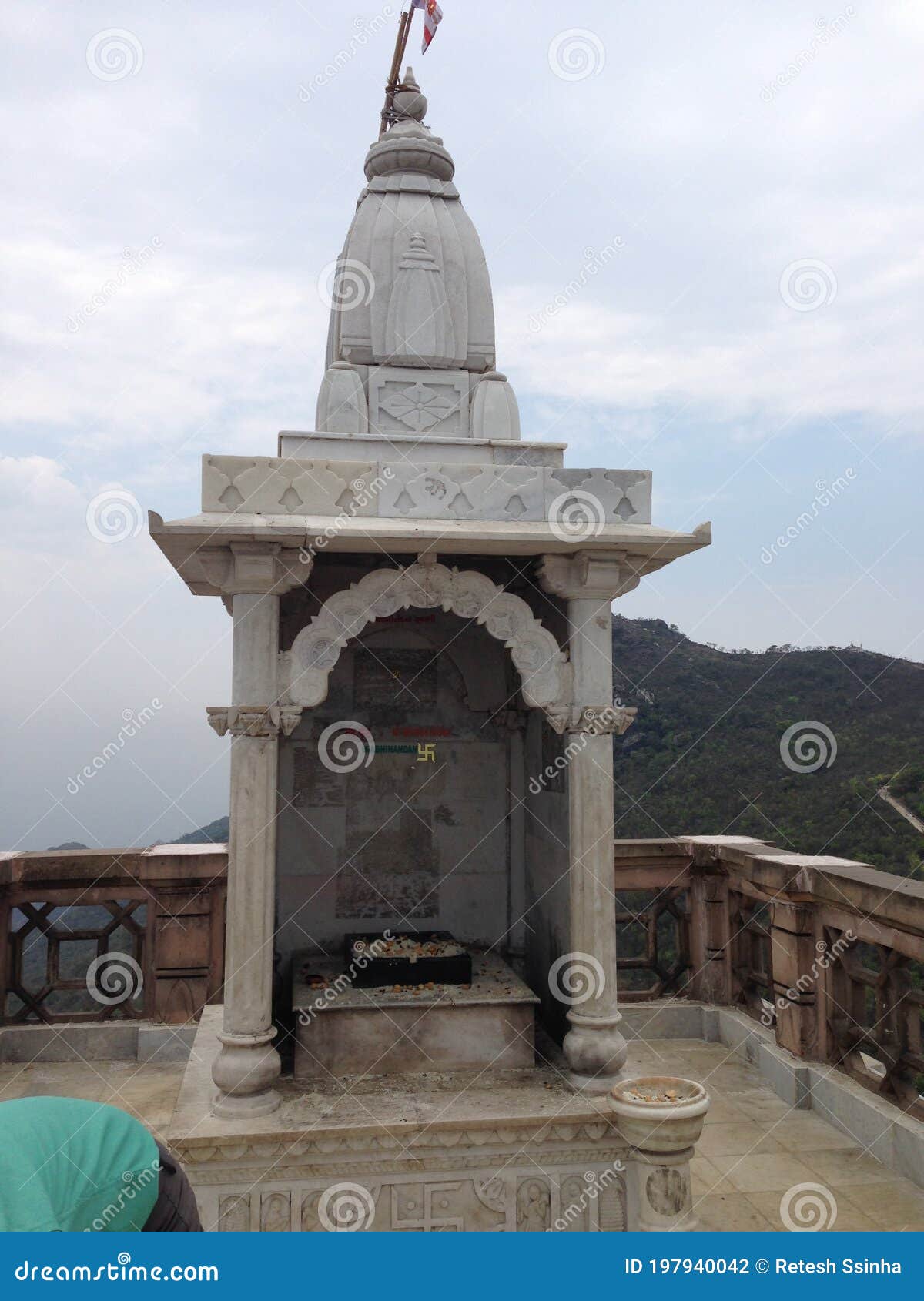 Parasnath Hills Tempel stock photo. Image of mountain - 197940042