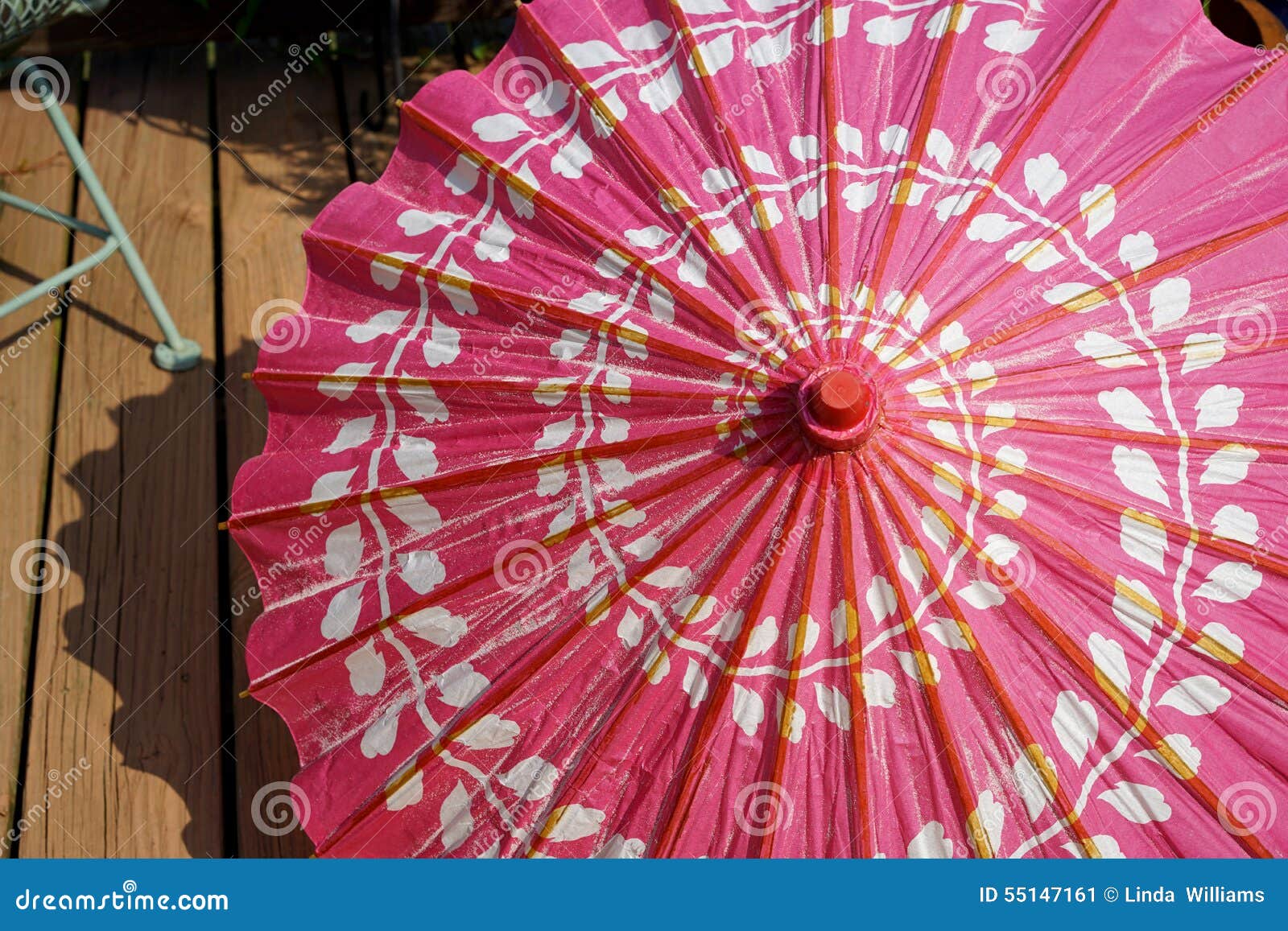 Parasol de papier rose image stock. Image du asie, beauté - 55147161
