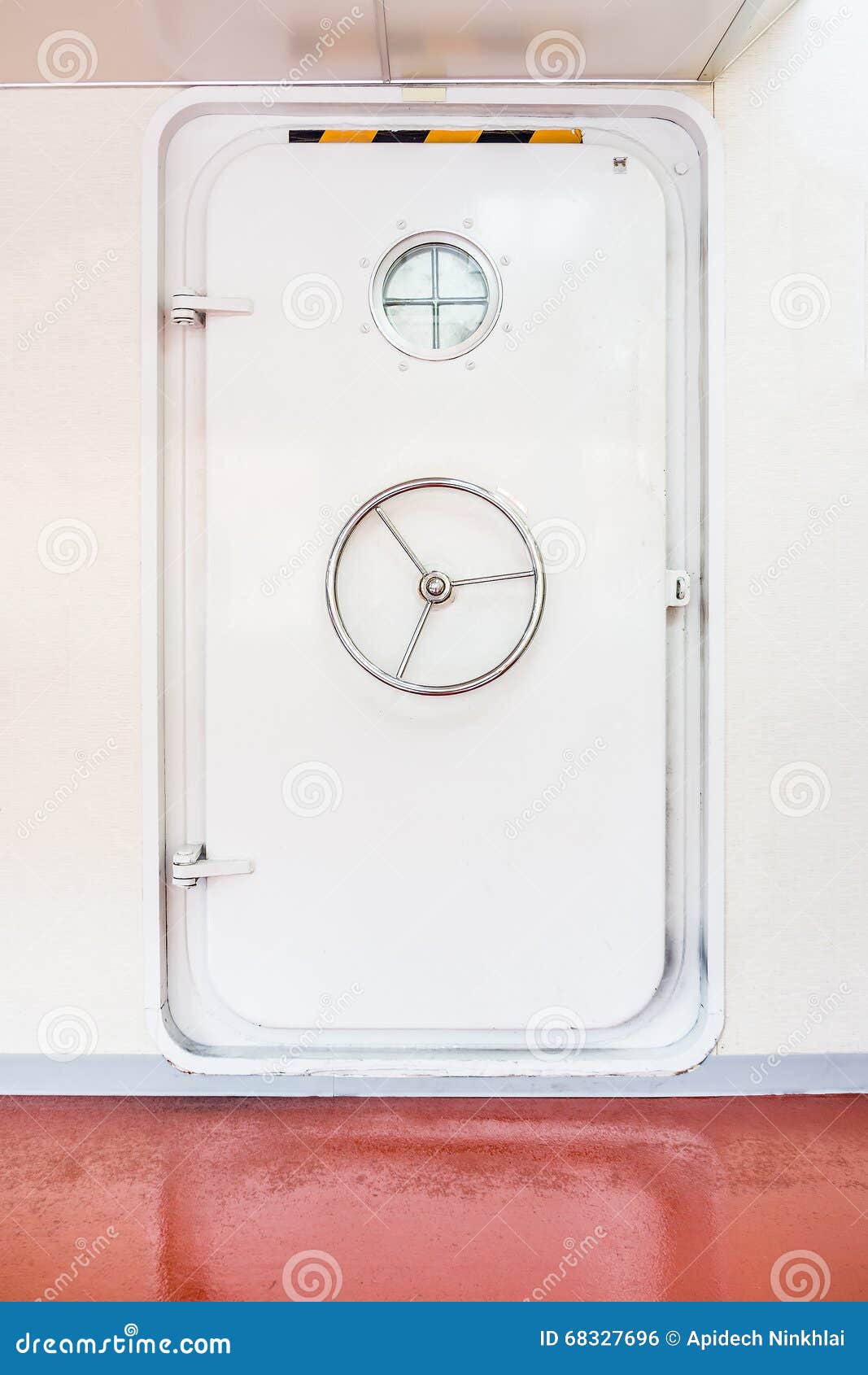 Paratia Stagna Chiusa Bianca in Una Nave Fotografia Stock - Immagine di ...