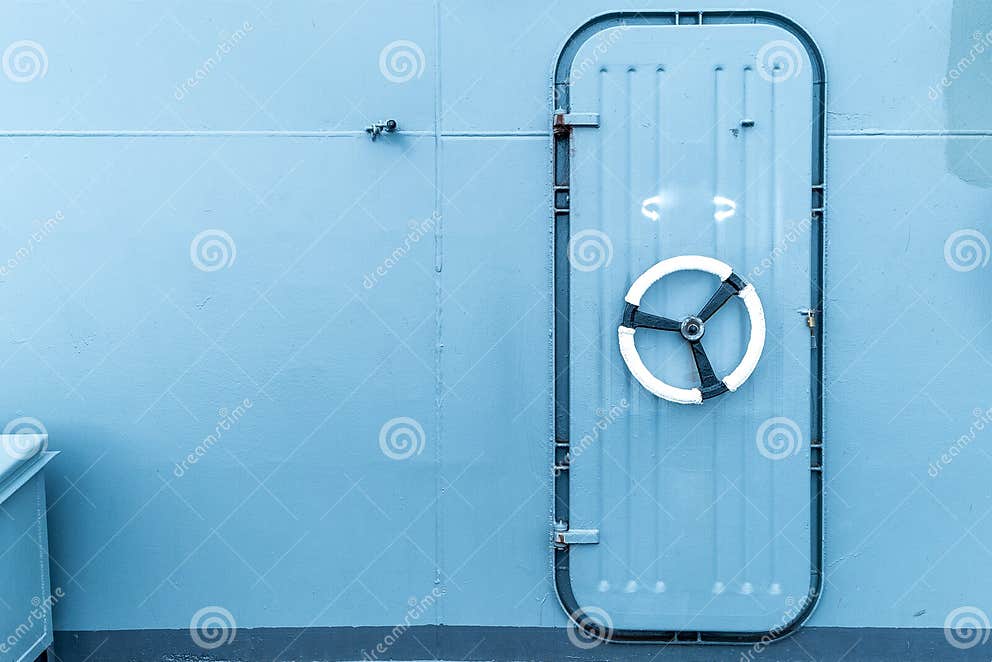 Paratia Stagna Chiusa in Una Nave Immagine Stock - Immagine di cerniera ...