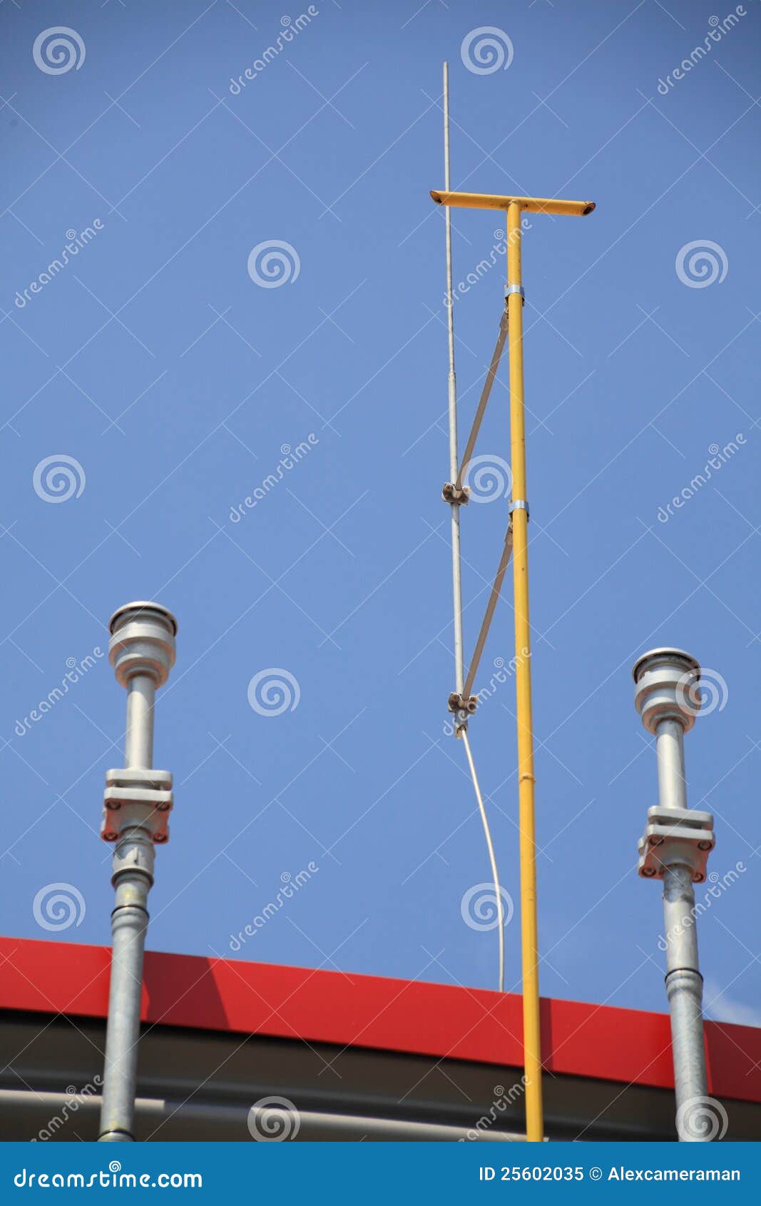 Paratonnerre image stock. Image du lumière, protégez - 25602035