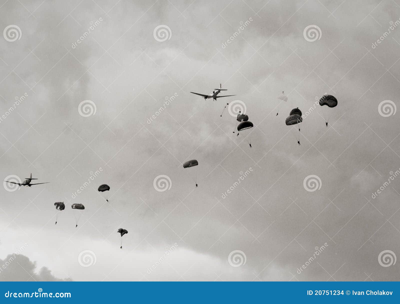 Paratroopers air drop stock photo. Image of airborne - 20751234