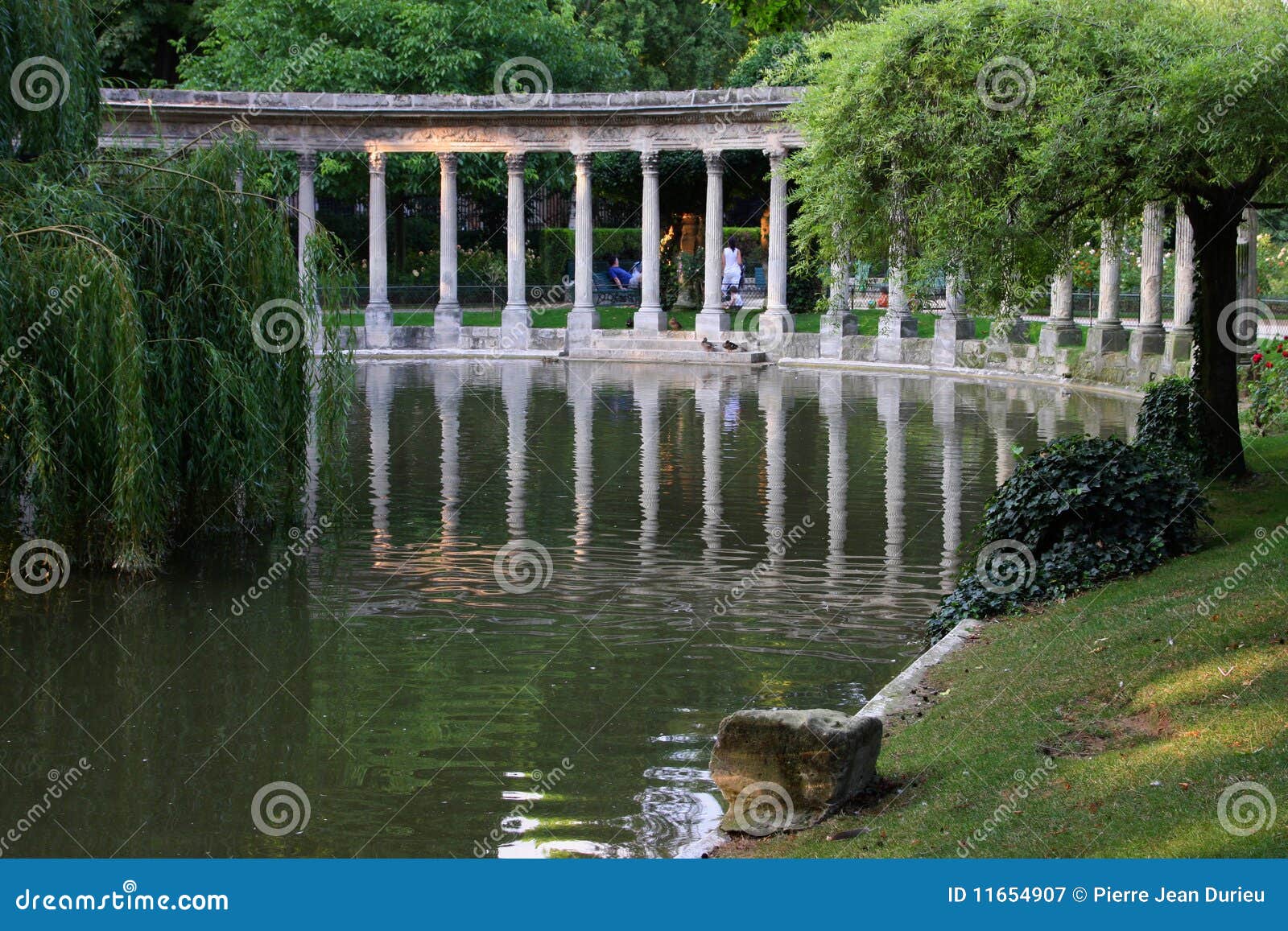 Parc Monceau in Paris stock image. Image of france, park - 11654907