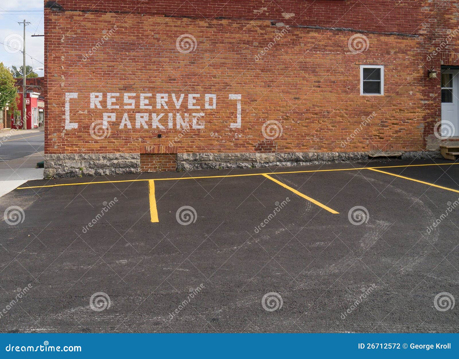 Parcheggio riservato fotografia stock. Immagine di posto - 26712572