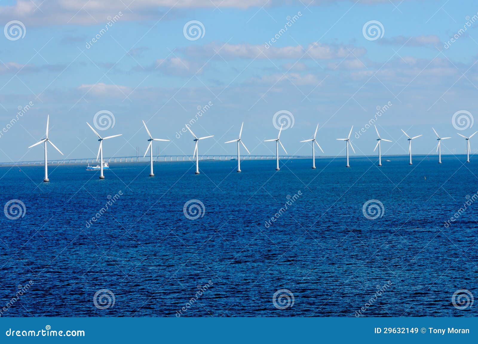 Parco Eolico Offshore in Mar Baltico Immagine Stock - Immagine di ...
