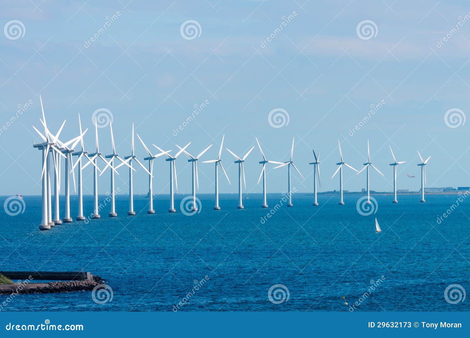 Parco Eolico Offshore in Mar Baltico Immagine Stock - Immagine di ...