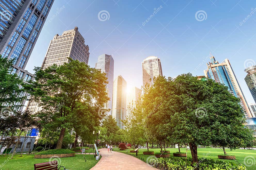 Parcs Et Architecture Moderne Photo stock - Image du cityscape, fleuve ...