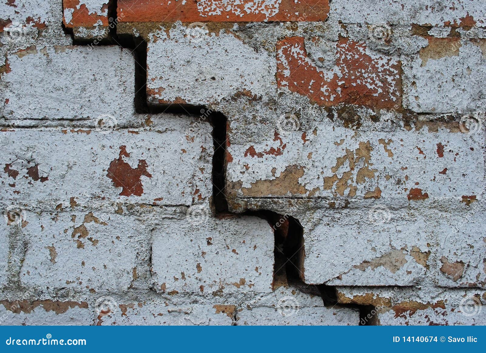 Pared agrietada foto de archivo. Imagen de resquebrajadura - 14140674