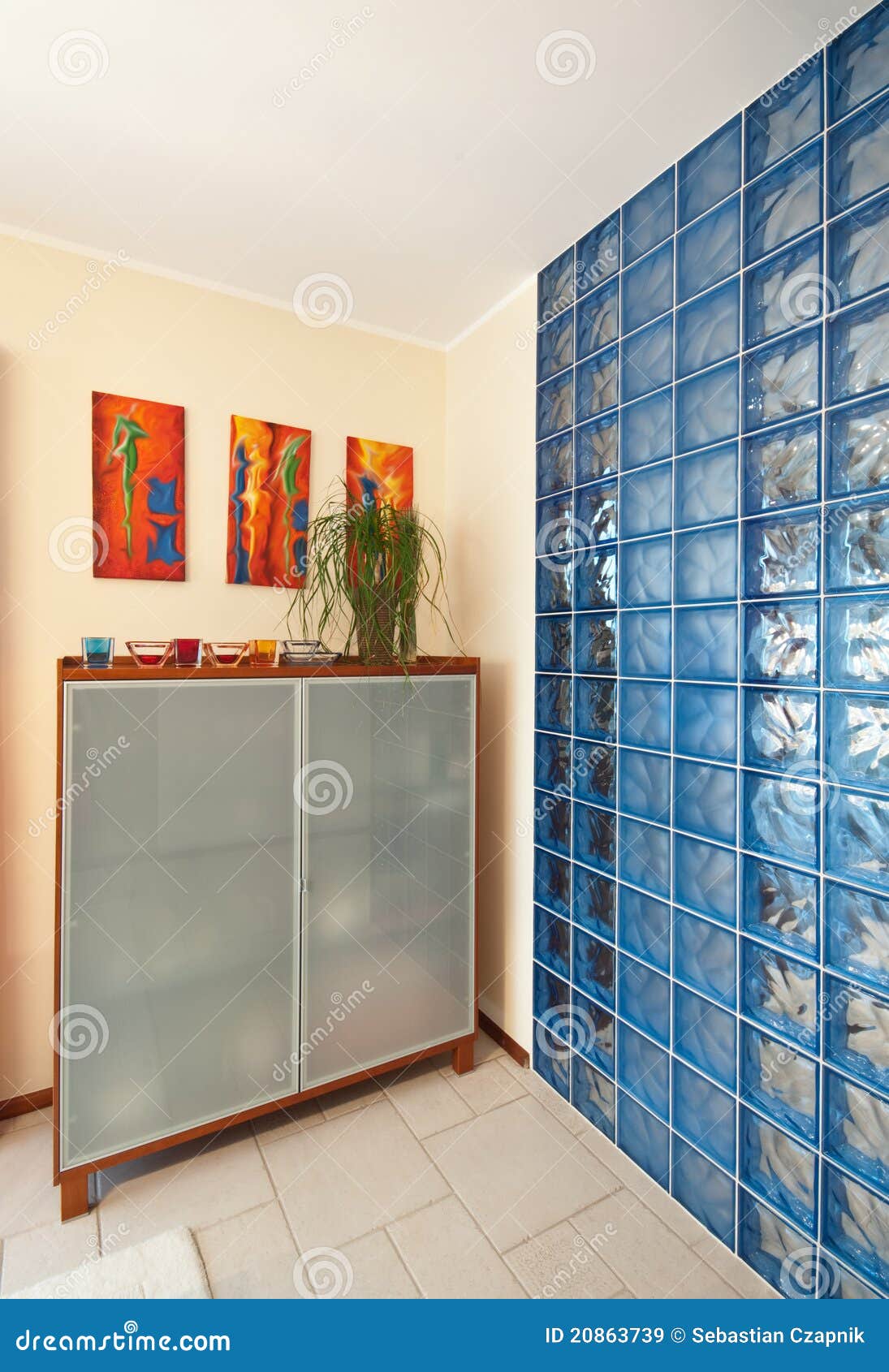 Pared De Los Bloques De Cristal Imagen de archivo - Imagen de casero ...