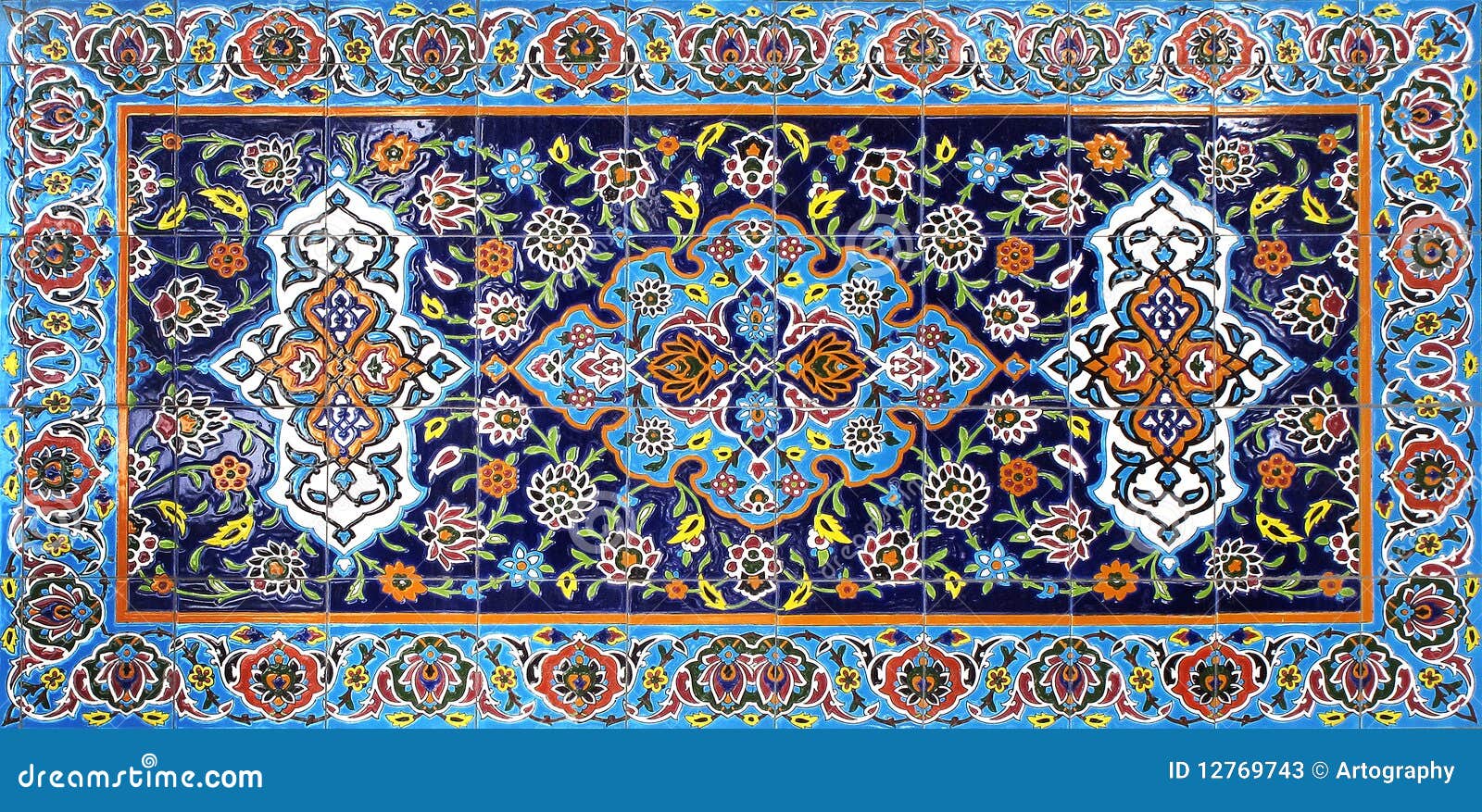 Pared embaldosada imagen de archivo. Imagen de colores - 12769743