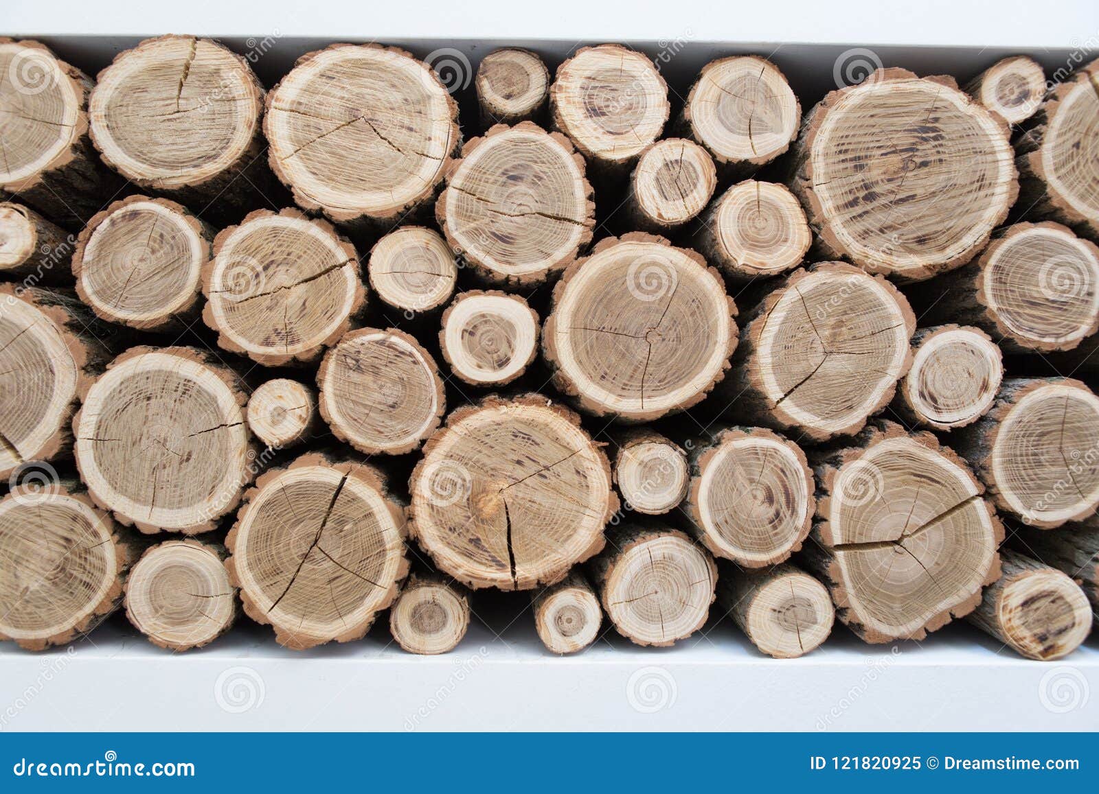 Pared Hecha De La Madera Apilada Imagen de archivo - Imagen de material ...