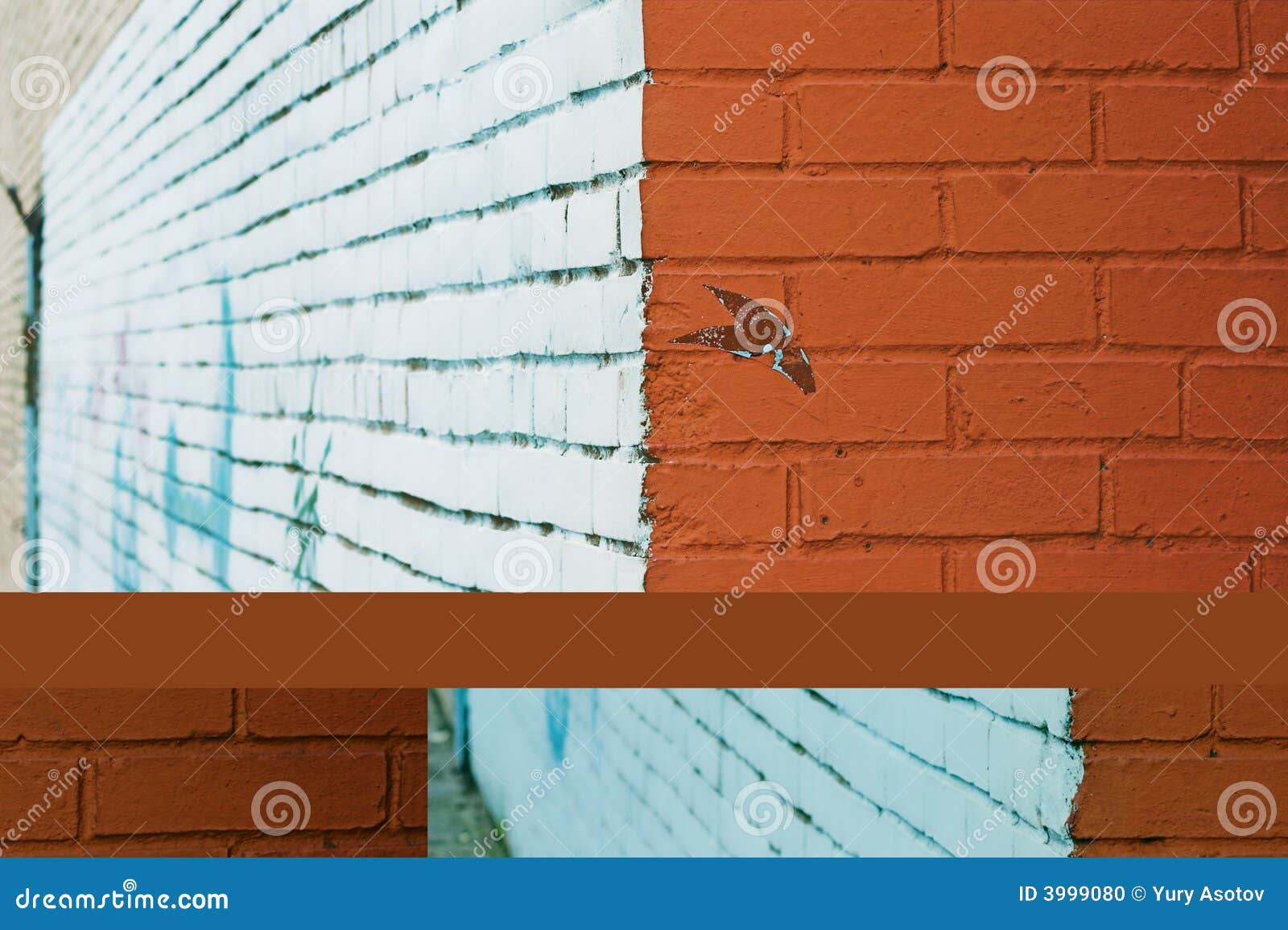 Pared Pintada Con La Pintada Foto de archivo - Imagen de bordes ...