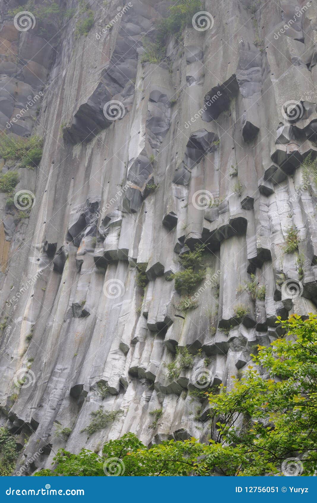 Pared rocosa imagen de archivo. Imagen de paisaje, vertical - 12756051