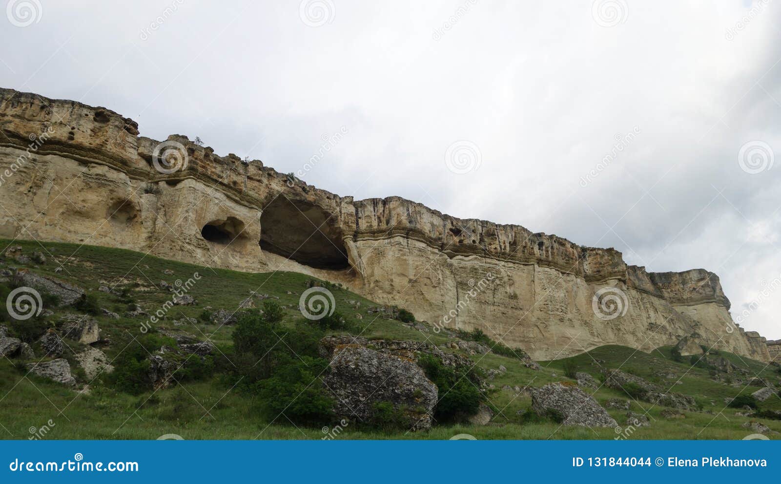 Pared Rocosa Vertical Del Color Blanco Foto de archivo - Imagen de roca ...