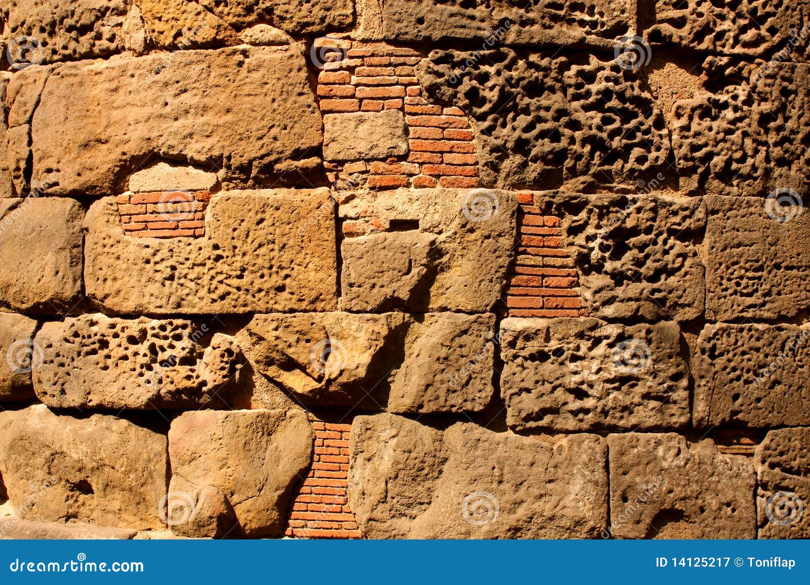 Pared romana, Barcelona imagen de archivo. Imagen de color - 14125217