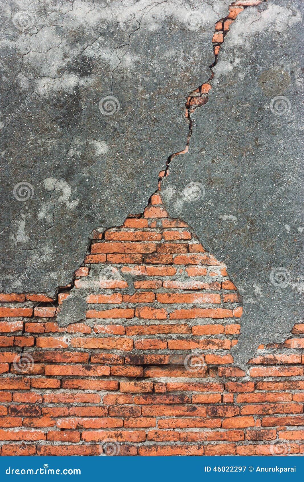 Parede de tijolo mofado imagem de stock. Imagem de parede - 46022297