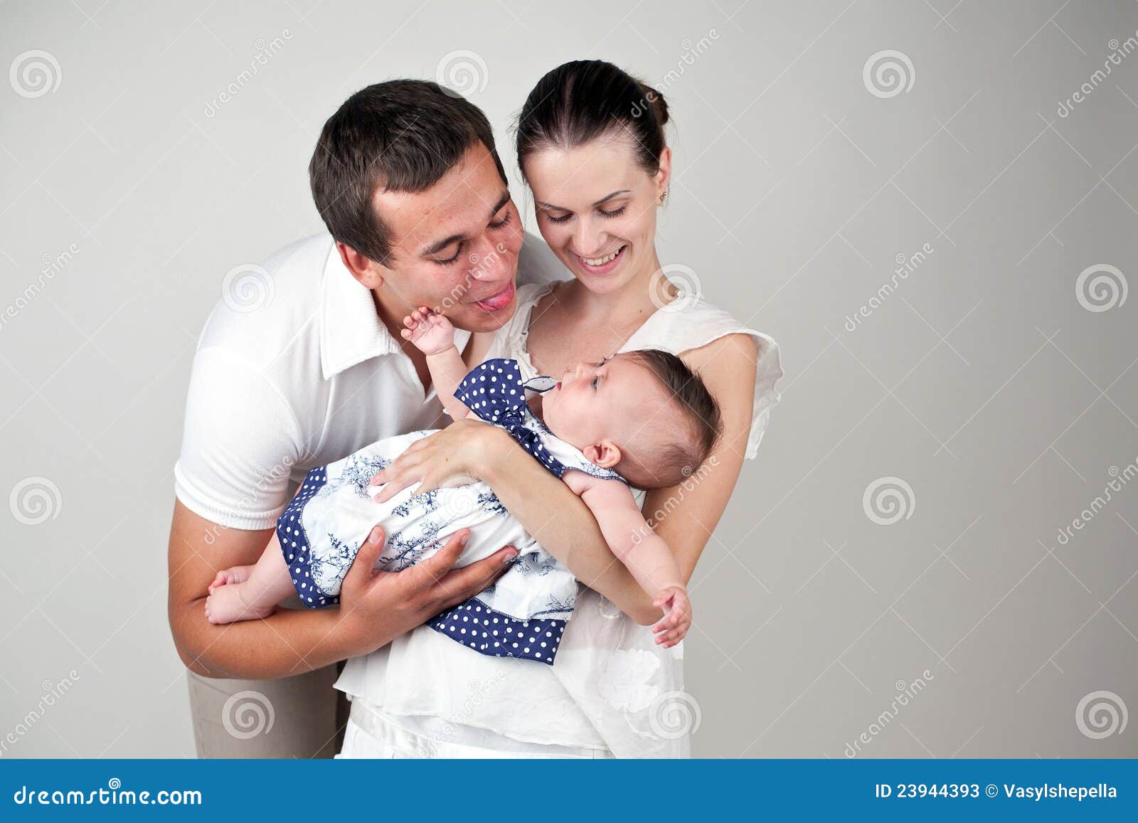 Parents avec un enfant image stock. Image du chéri, beau - 23944393