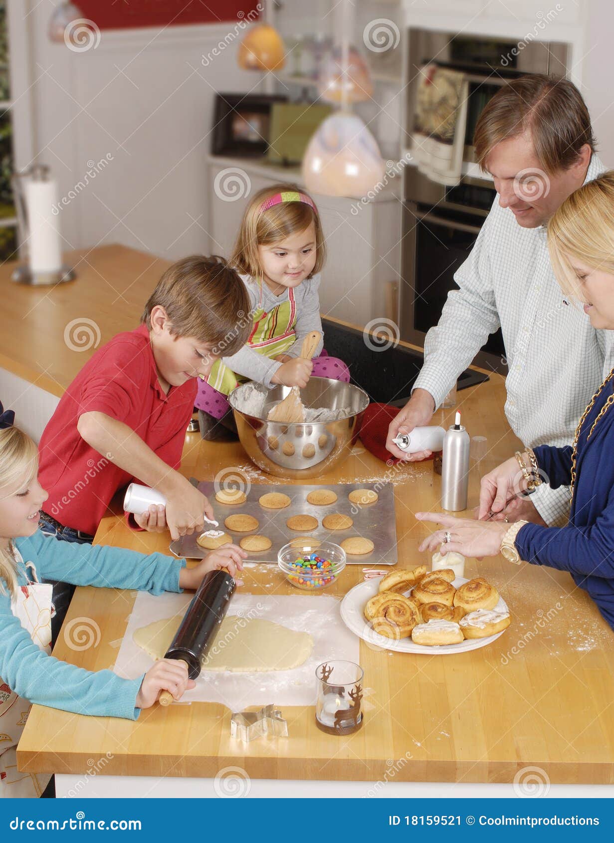Parents Cooking with Children Stock Image - Image of enjoyment, bakery ...