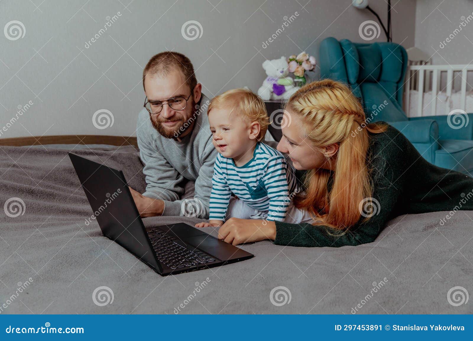 Parents with Kid with Computer at Home on the Bed Editorial Photo ...
