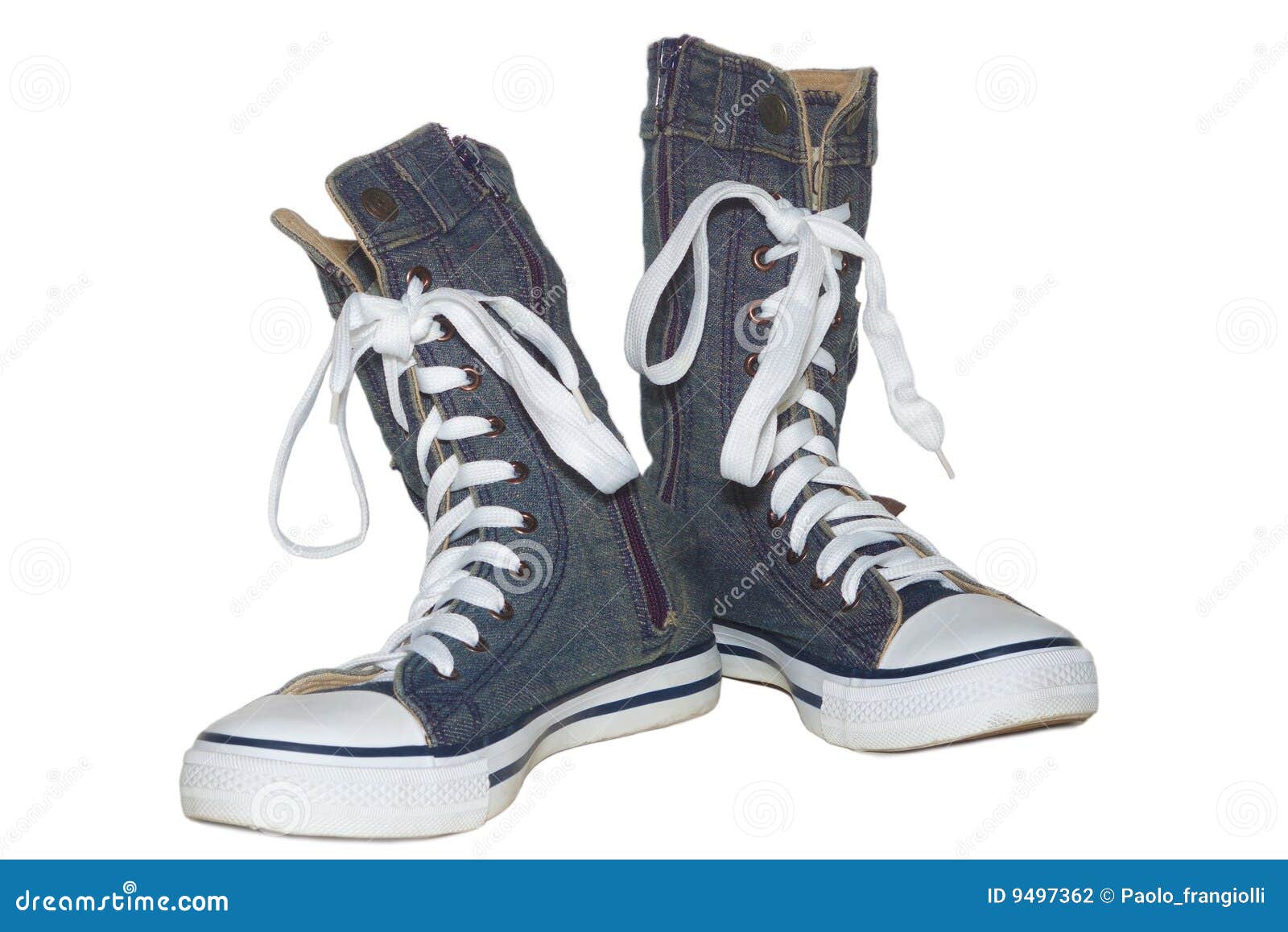 Pares De Zapatos Tenis Altas Aisladas Imagen. Imagen: 9497362