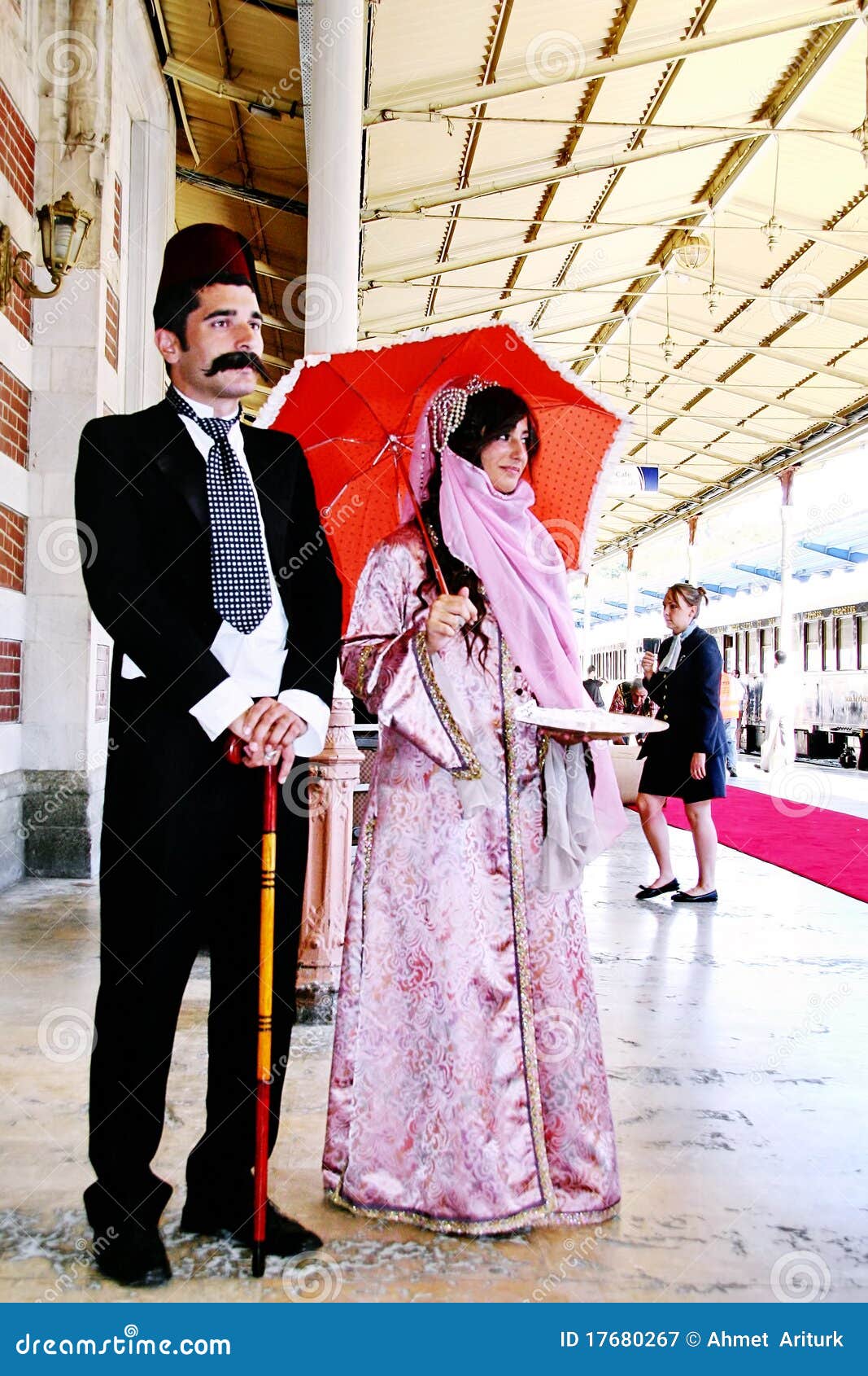 Pares Em Trajes Turcos Tradicionais Fotografia Editorial - Imagem de ...