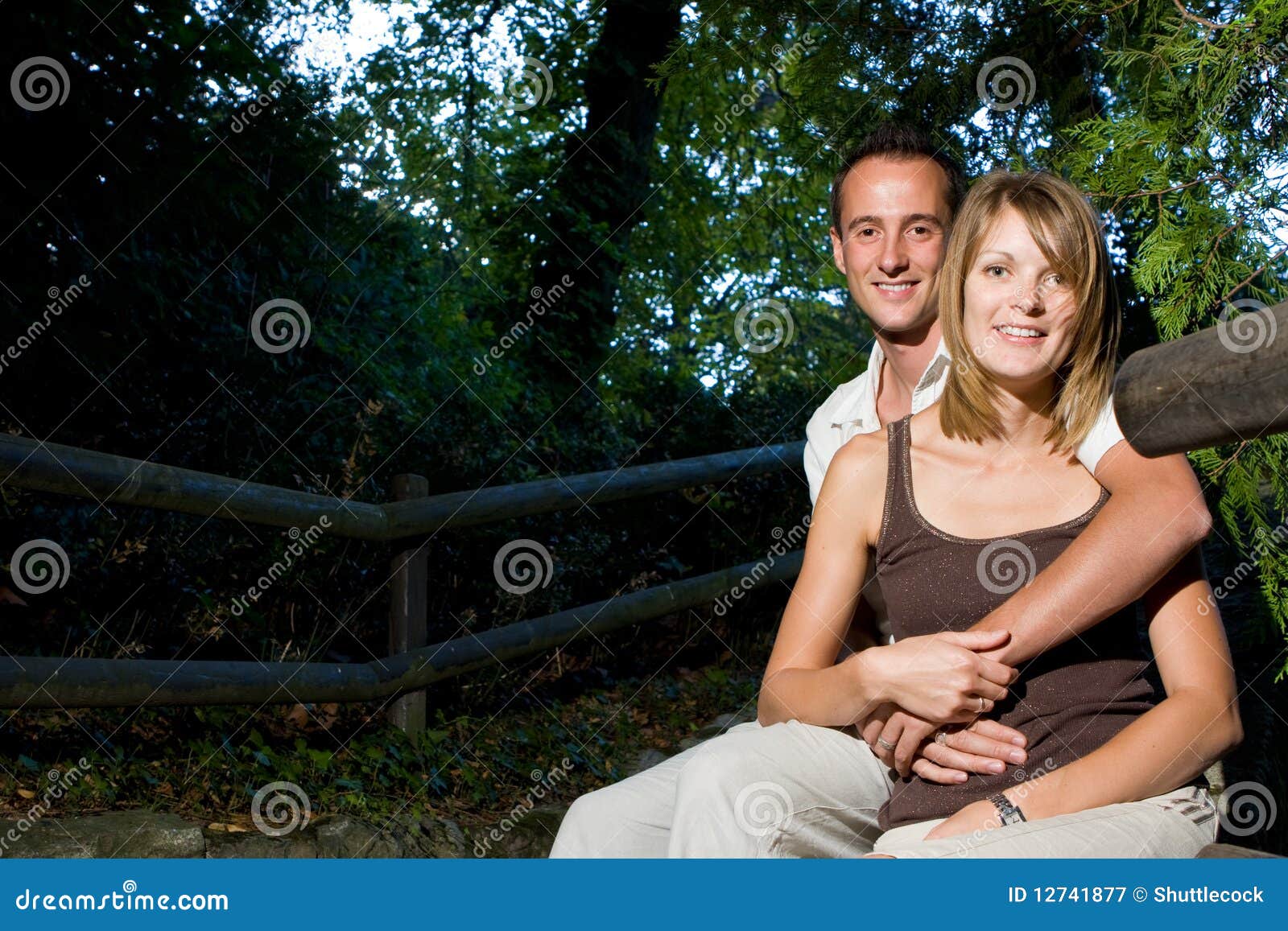 Pares Jovenes Perfectos Felices Imagen de archivo - Imagen de brillante ...