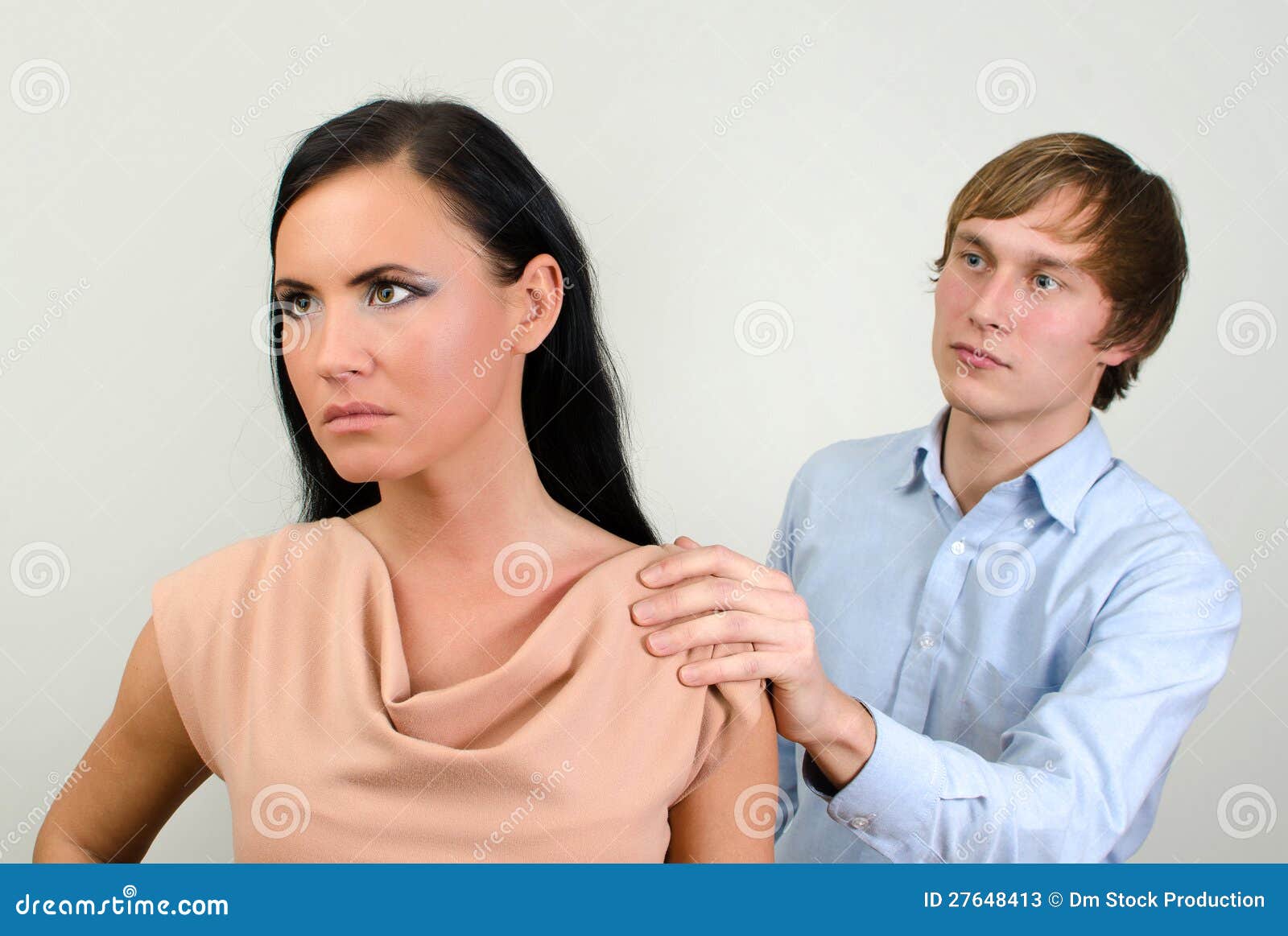 Pares jovenes que pelean. imagen de archivo. Imagen de hermoso - 27648413