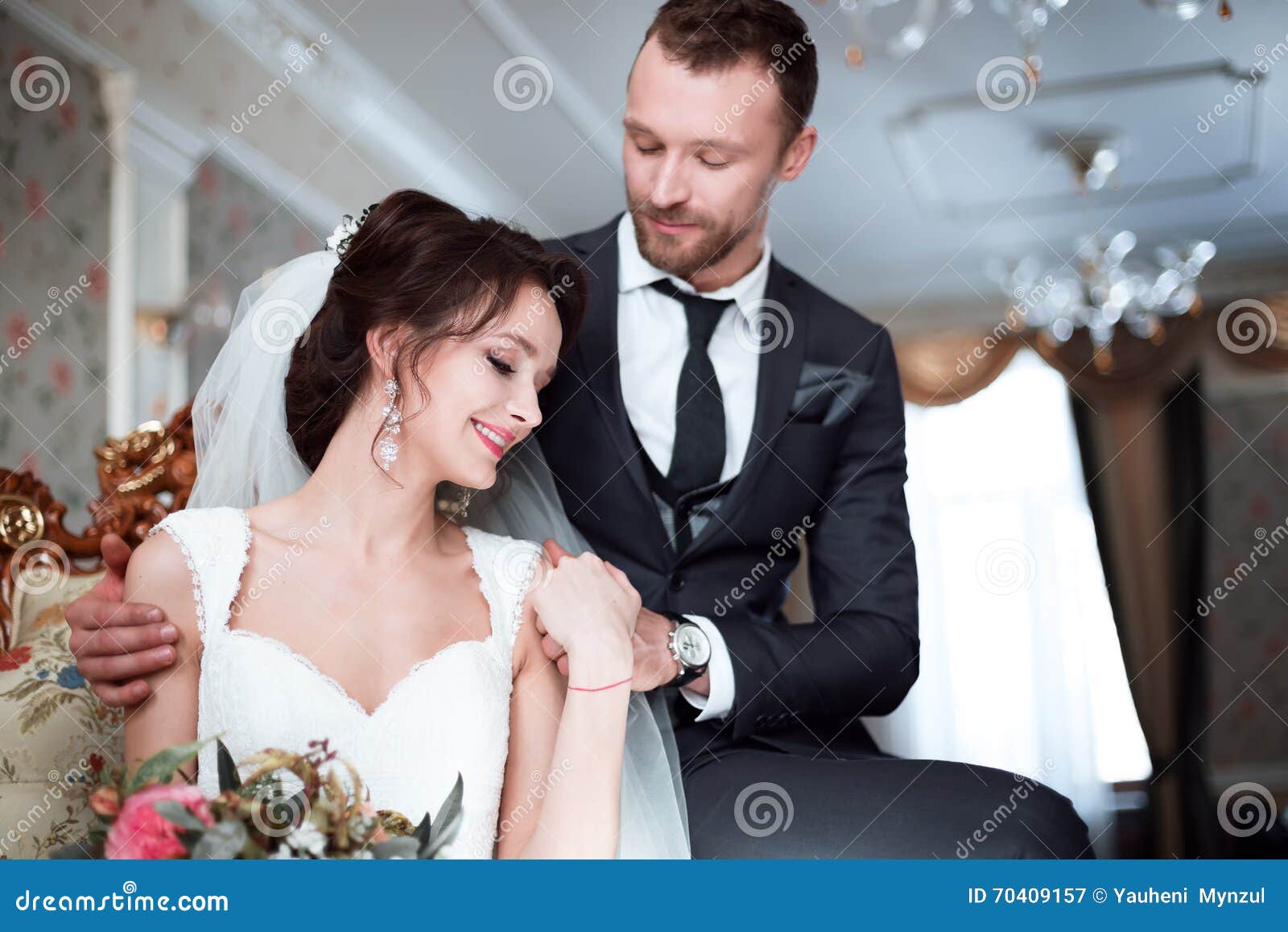 Pares perfectos de la boda imagen de archivo. Imagen de alineada - 70409157