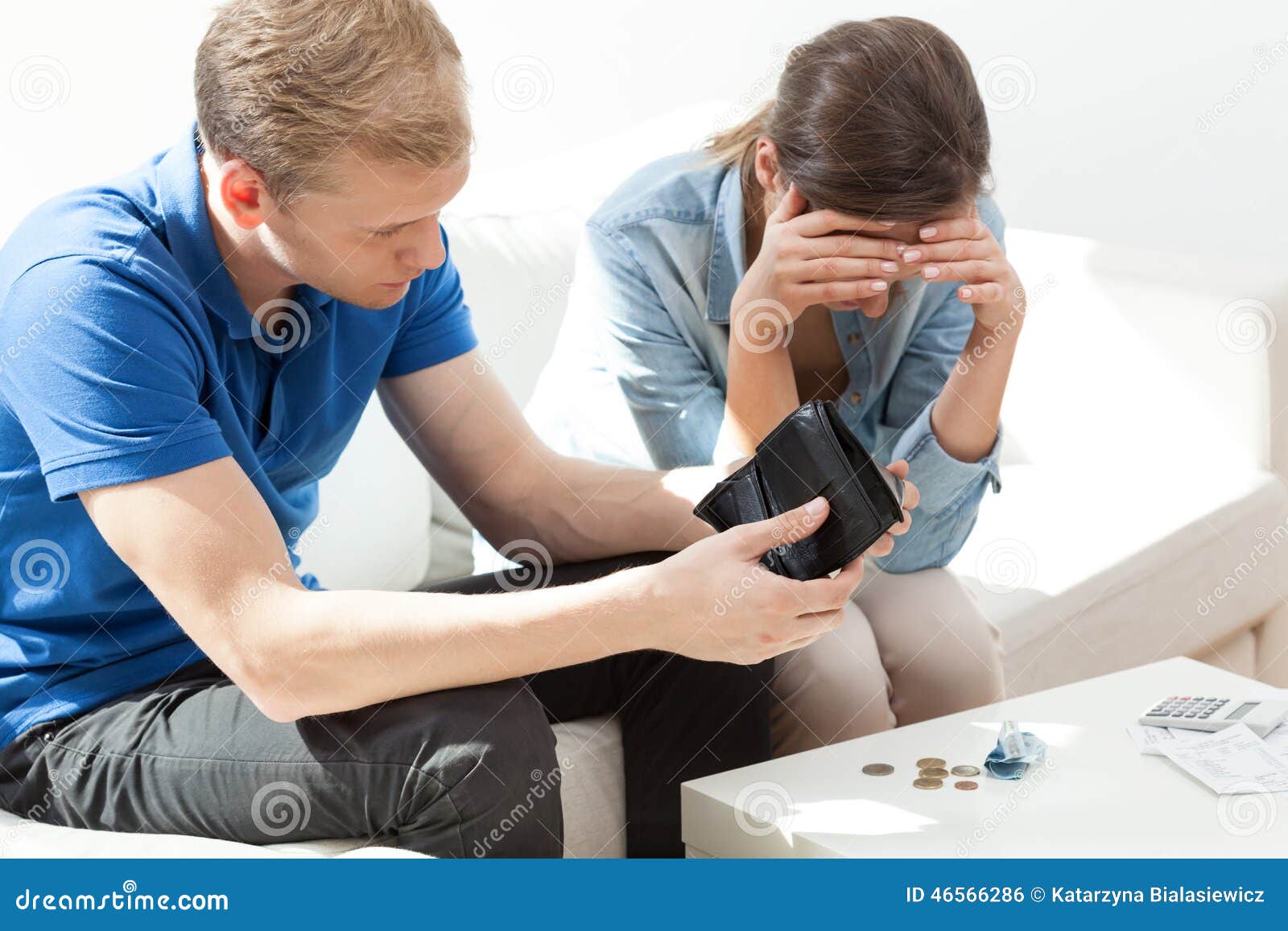 Pares Pobres Con Problemas Financieros Foto de archivo - Imagen de ...