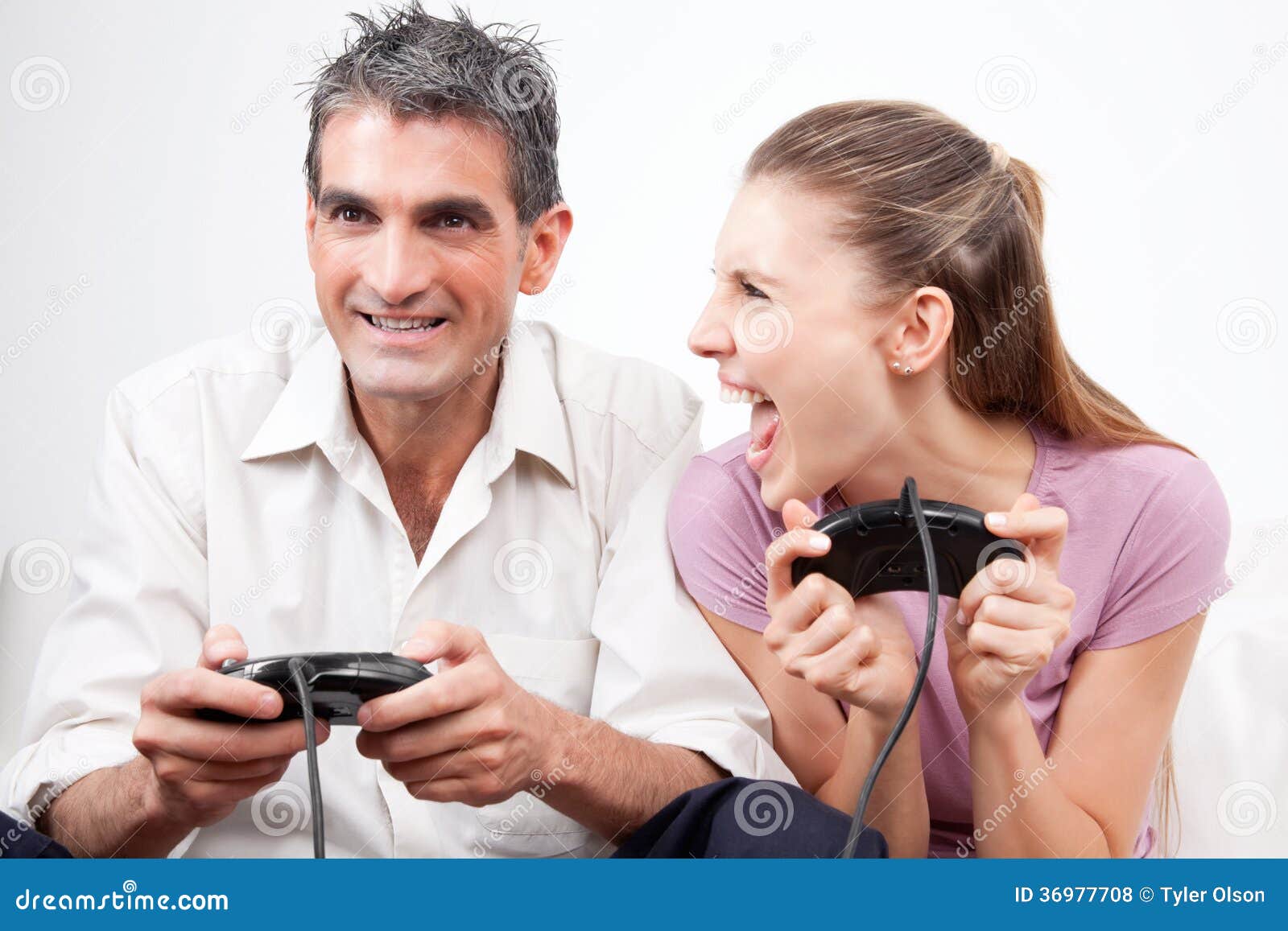 Pares Que Jogam Jogos De Computador Foto de Stock - Imagem de competir ...