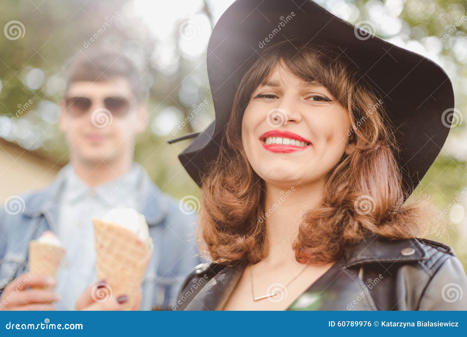 Pares Que Viven Una Vida Satisfactoria Foto de archivo - Imagen de ...