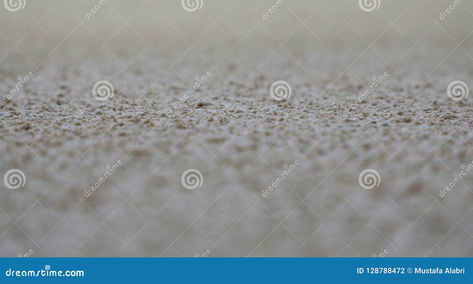 Parete con i granelli fotografia stock. Immagine di grunge - 128788472