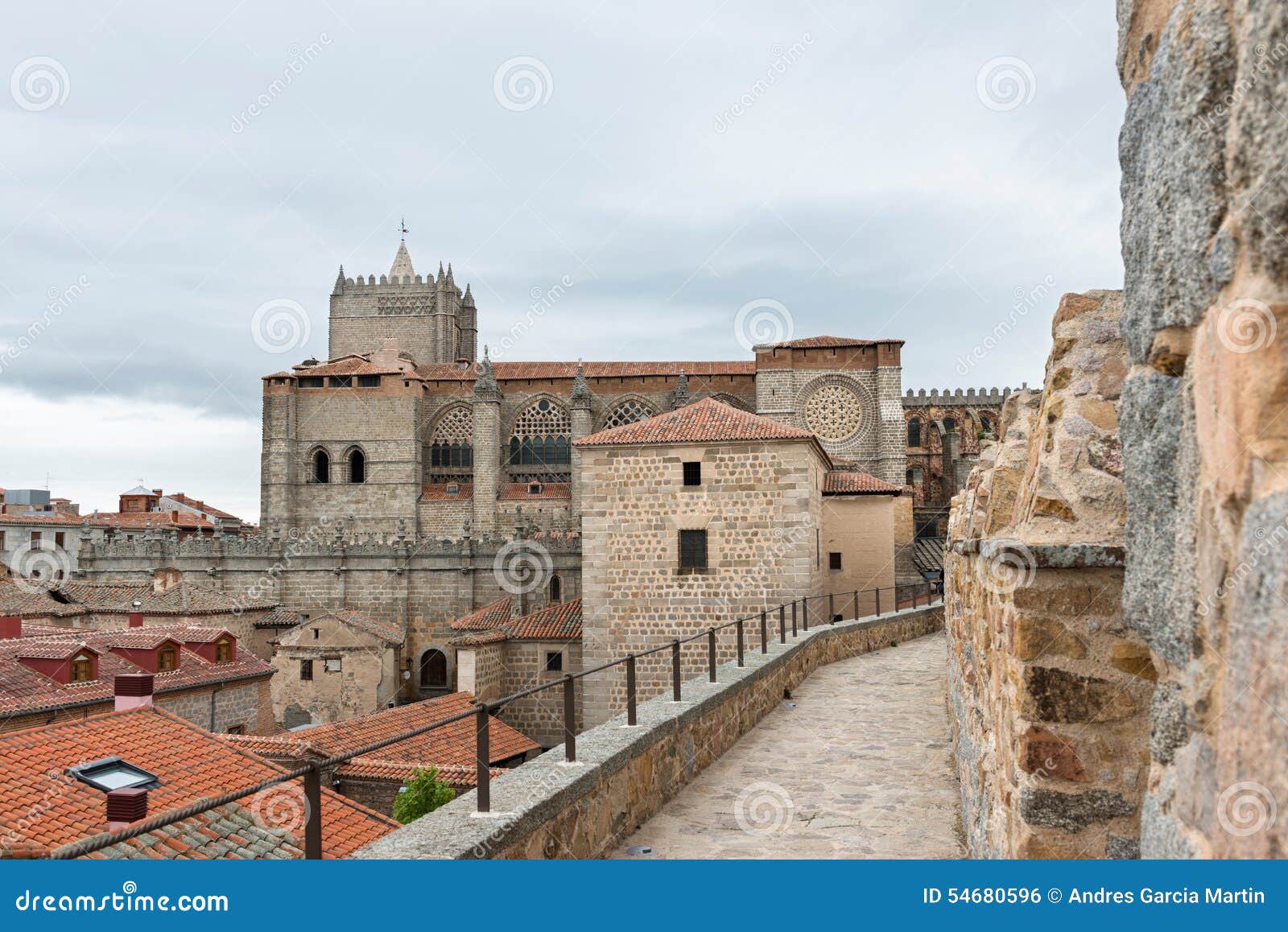 Parete E Cattedrale Di Avila, Spagna Fotografia Stock - Immagine di ...