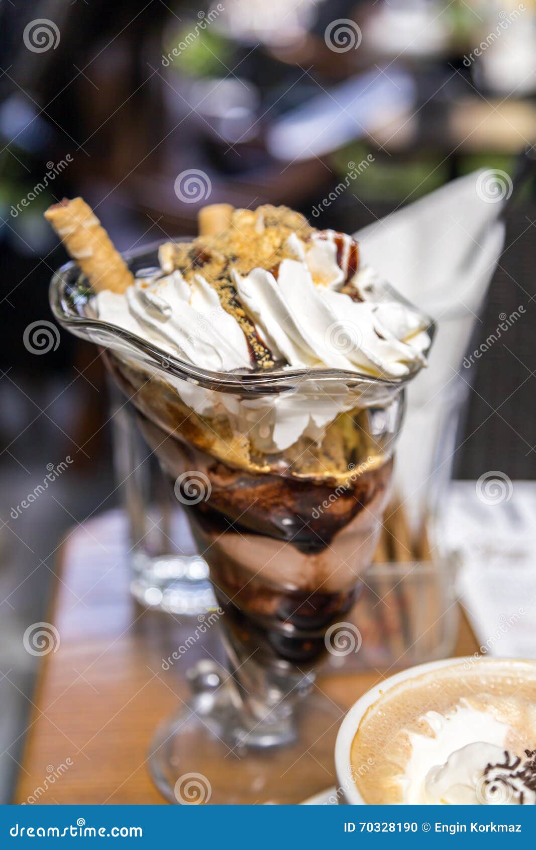 Parfait photo stock. Image du chocolat, crémeux, details - 70328190