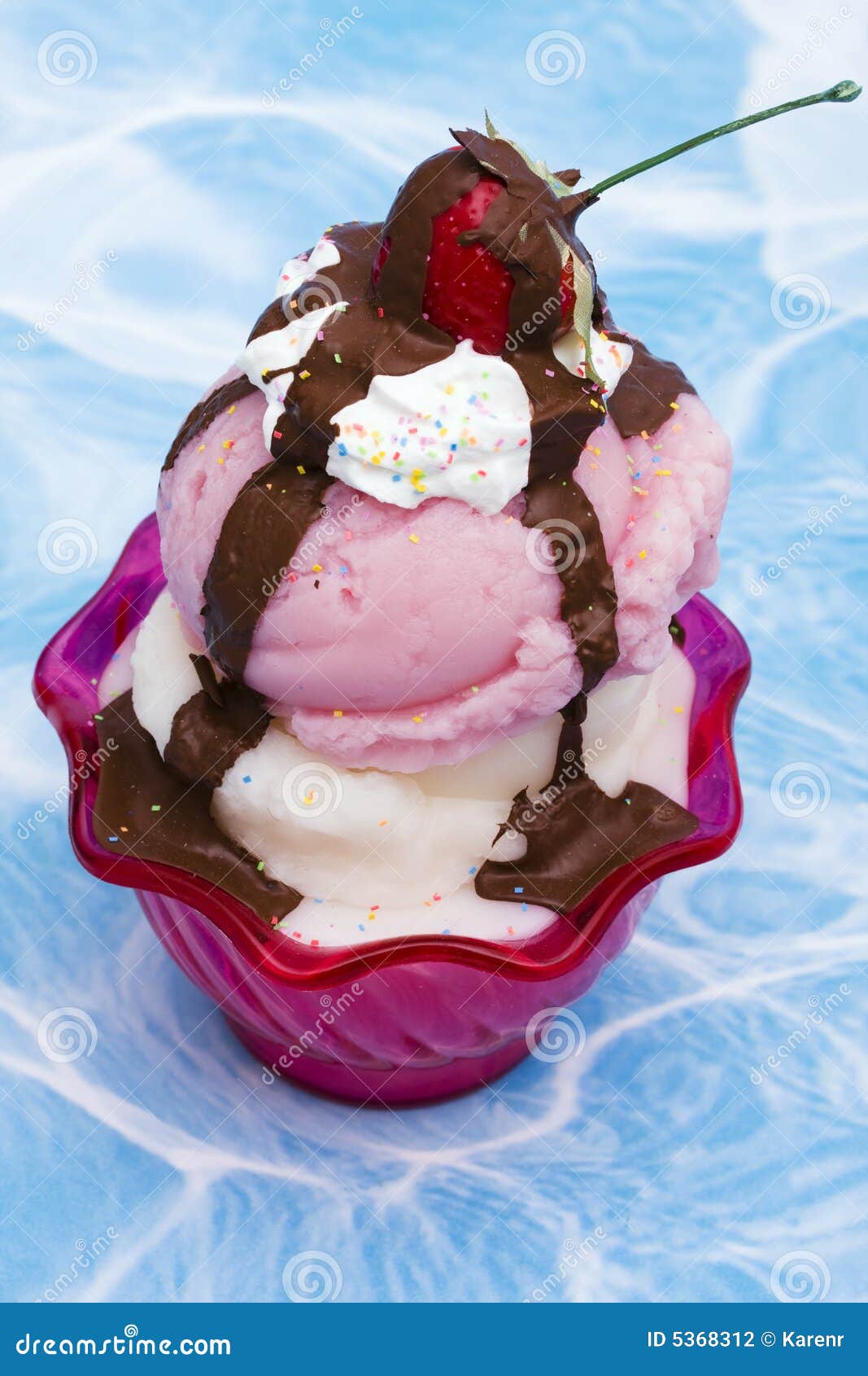 Parfait de glace photo stock. Image du sucre, savoureux - 5368312