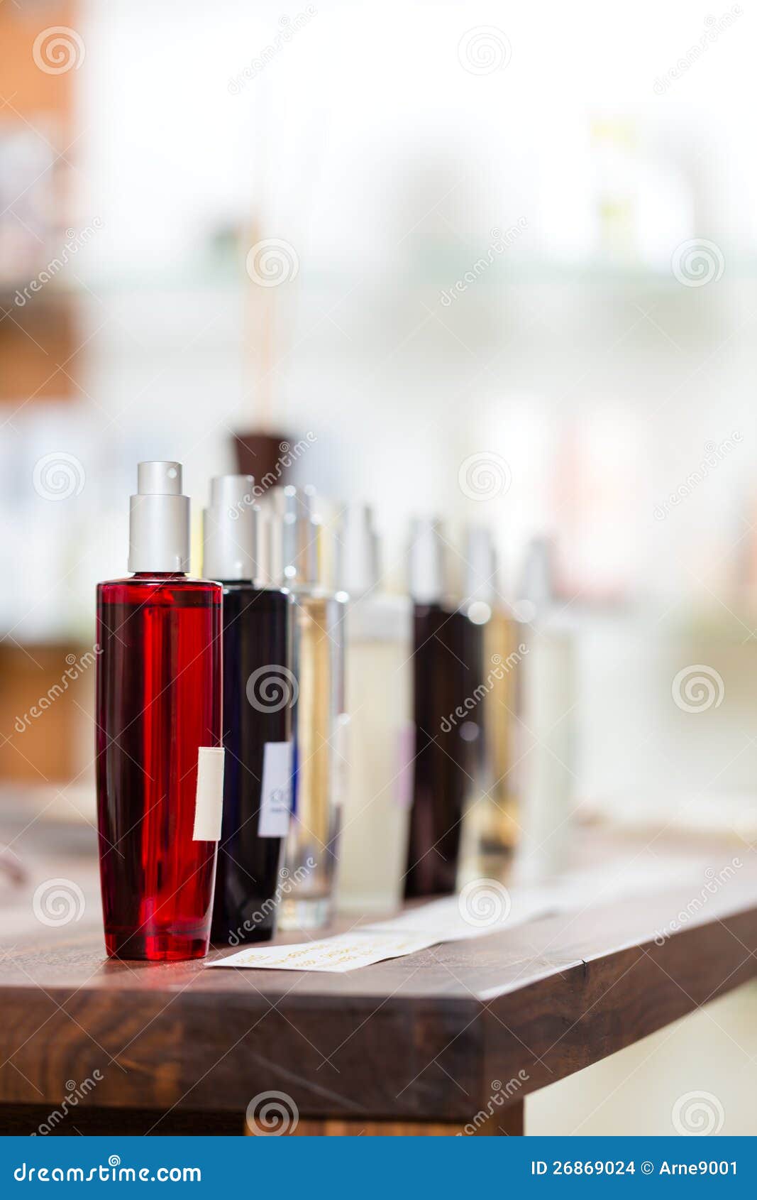 Parfum in Drogisterij of Winkel Stock Foto - Image of licht, fles: 26869024