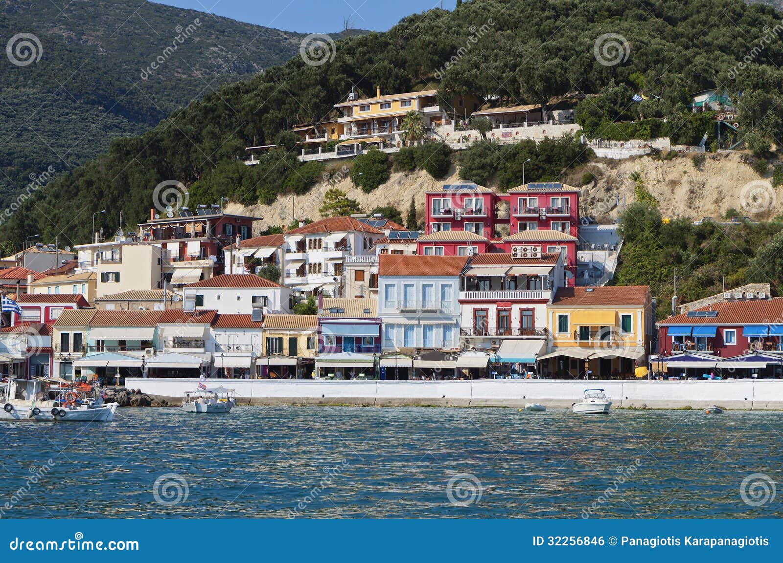Parga stad i Grekland arkivfoto. Bild av byggnader, fiske - 32256846